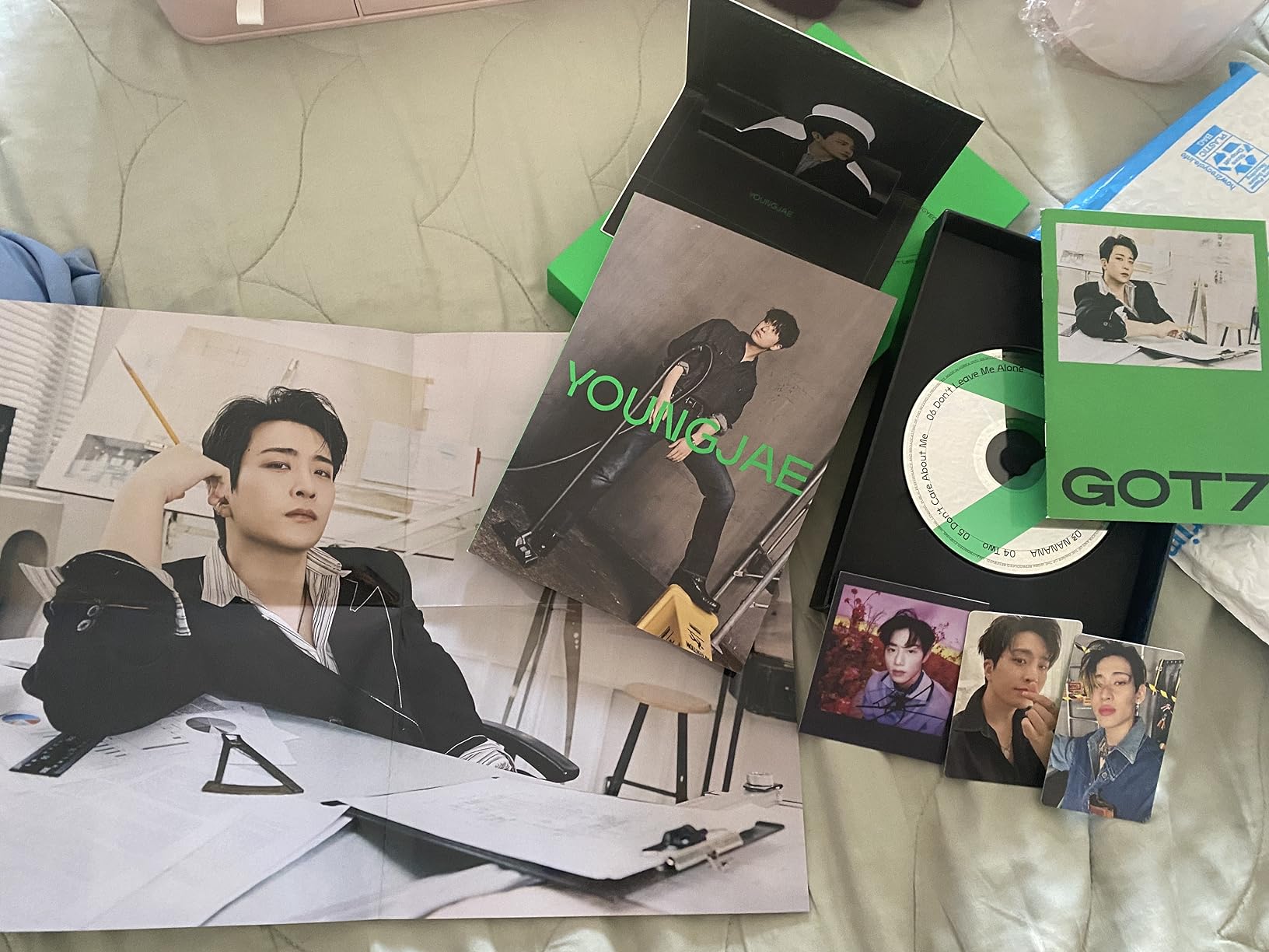 Got7 - incl. 100pg Photobook, 24pg Lyric Book, 2 Photocards, Polaroid ...