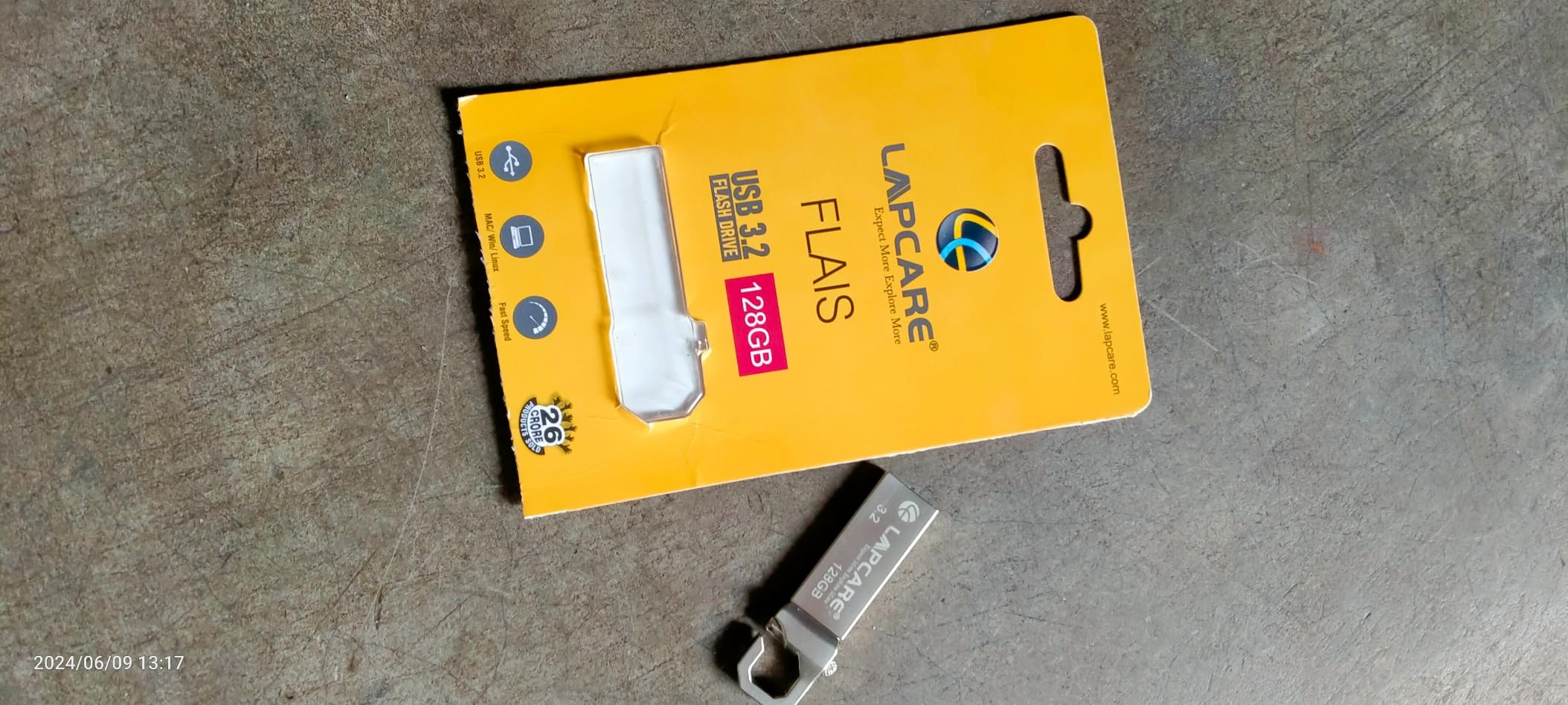 Lapcare Flais 128GB Metal USB 3.2 Flash Drive - Up to 400Mbps, Light ...
