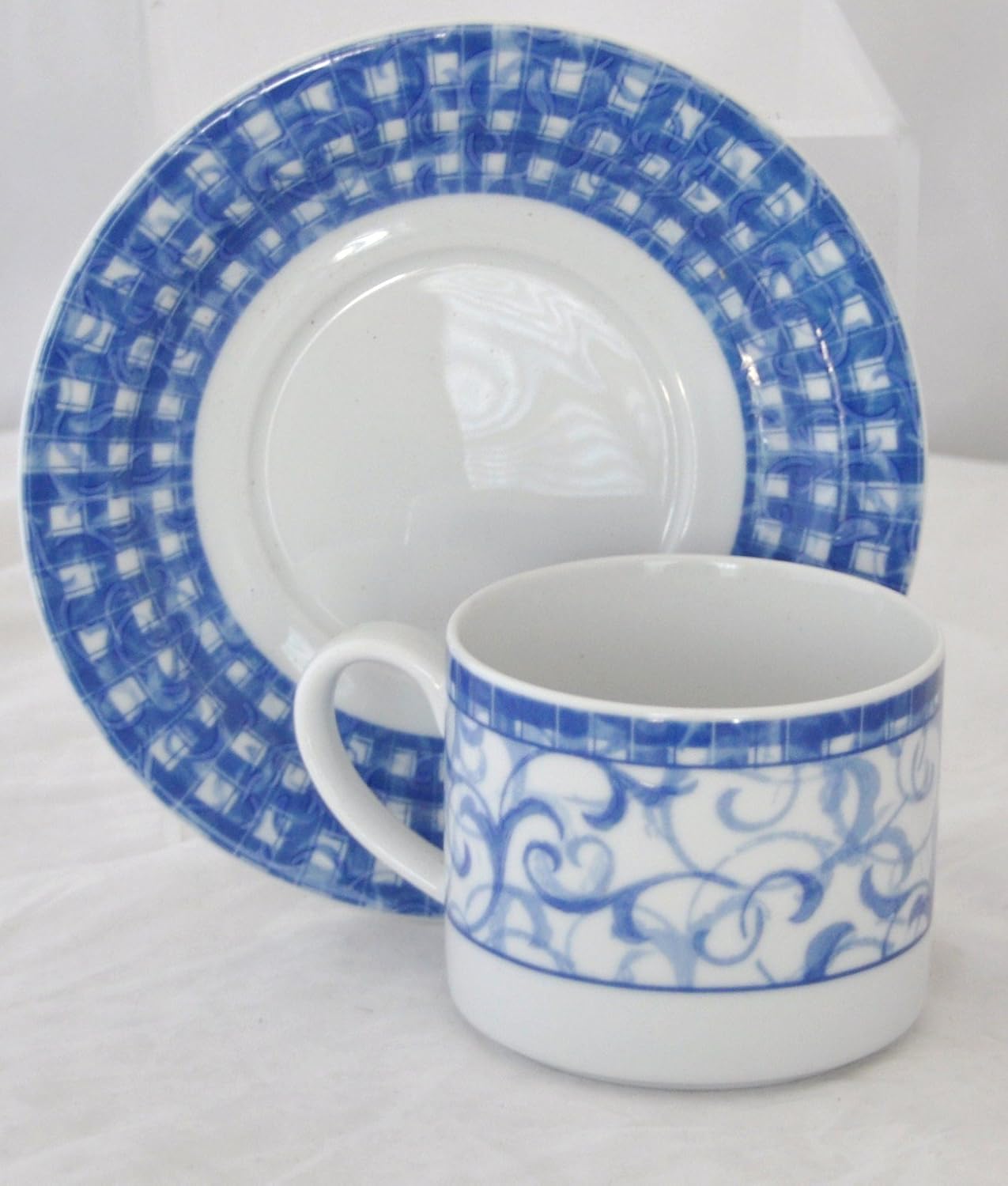 Amazon.com | Oneida TableTrends Blue Heather Flat Cup & Saucer Set ...