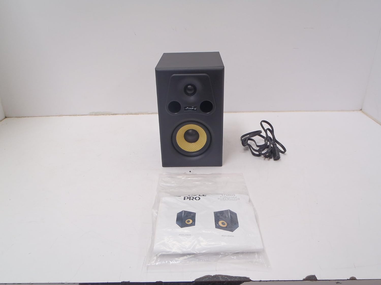 Amazon.com: Pyle-Pro PSTUDIO5 5.25'' 300 Watt 2-Way Bass Reflex ...