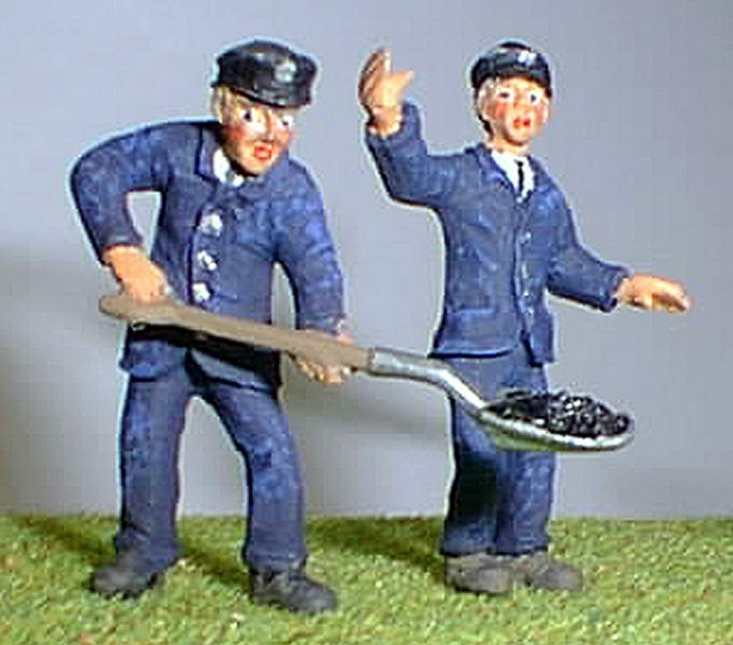 Langley Models Loco Crew Engine Driver + Fireman O Scale UNPAINTED Kit ...