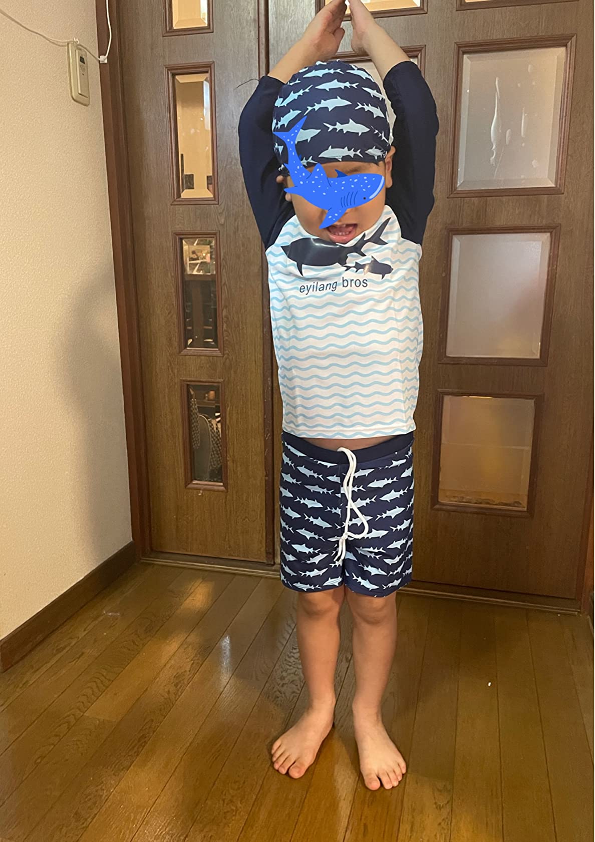 Amazon.co.jp: [Youngfull] IG 人気 子供 水着 男の子 長袖 ラッシュガード サーフパンツ 水泳キャップ キッズ 水着 上下セット セパレート UVカット スイム ...