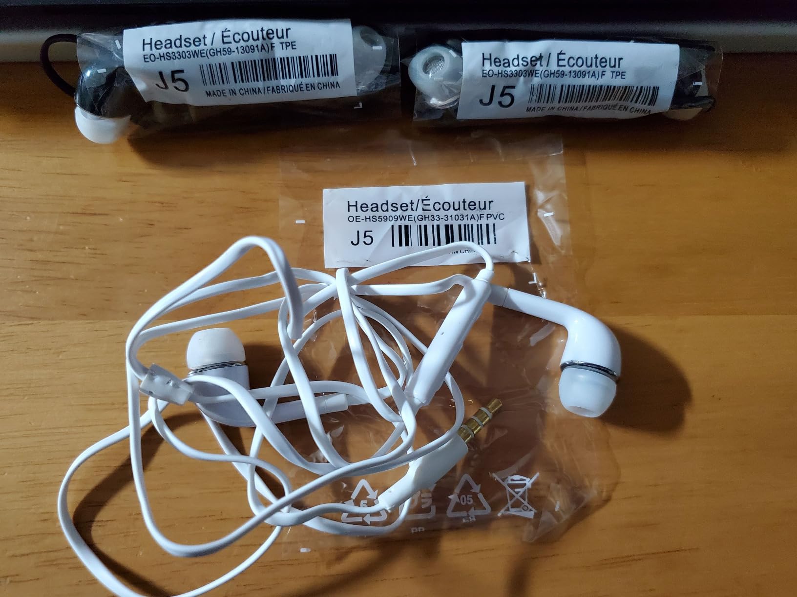 Amazon.co.jp: ポータブル 有線イヤホン マイク付き 金メッキ3.5mmジャック 耳栓型 密閉型 音漏れ防止 ステレオヘッドセット ...