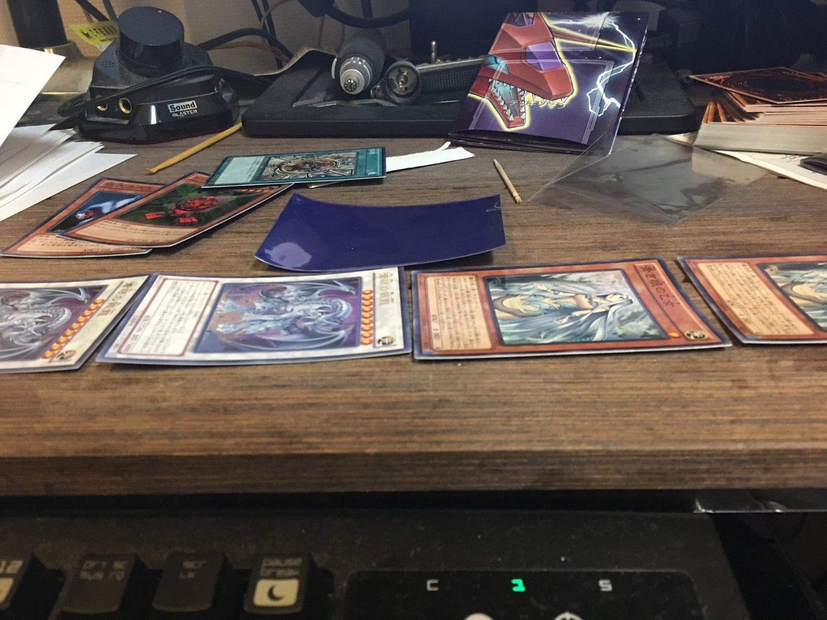 Amazon.co.jp: 遊戯王カード 青き眼の乙女[スーパーレア] 青眼龍轟臨(SD25)収録 /SD25-JP005-SR/遊戯王ゼアル : おもちゃ