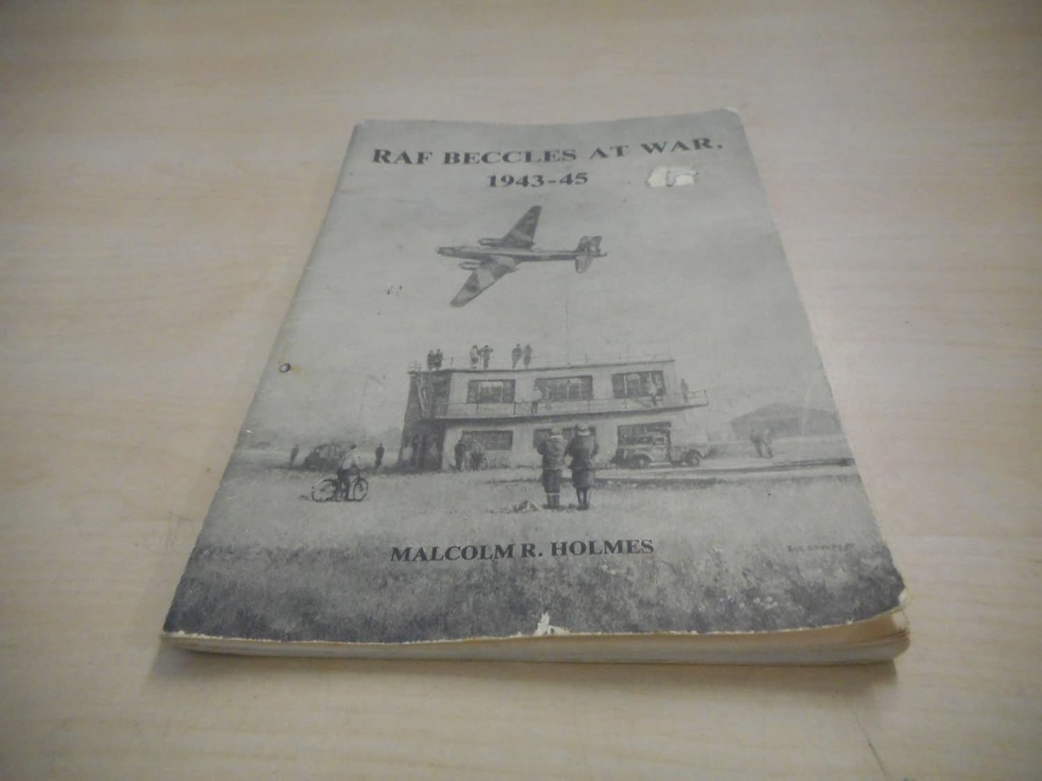 RAF Beccles at war, 1943-45: Amazon.co.uk: Malcolm R Holmes ...