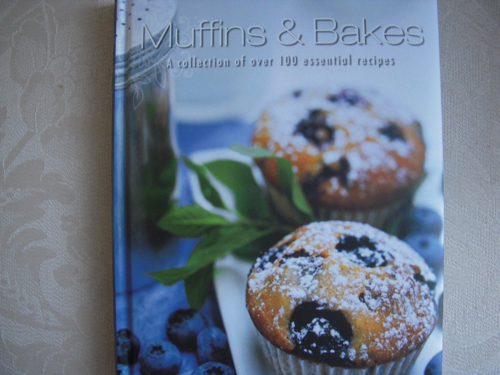 Muffins & Bakes: A Collection of over 100 Essential Recipes: Parragon ...