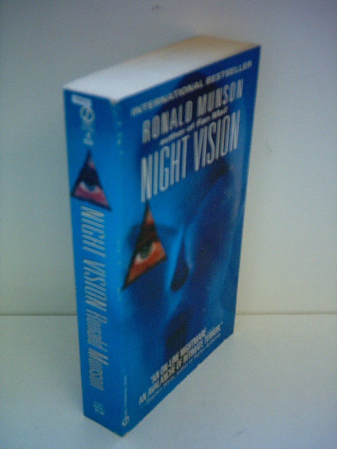 Night Vision: Munson, Ronald: 9780451180131: Amazon.com: Books