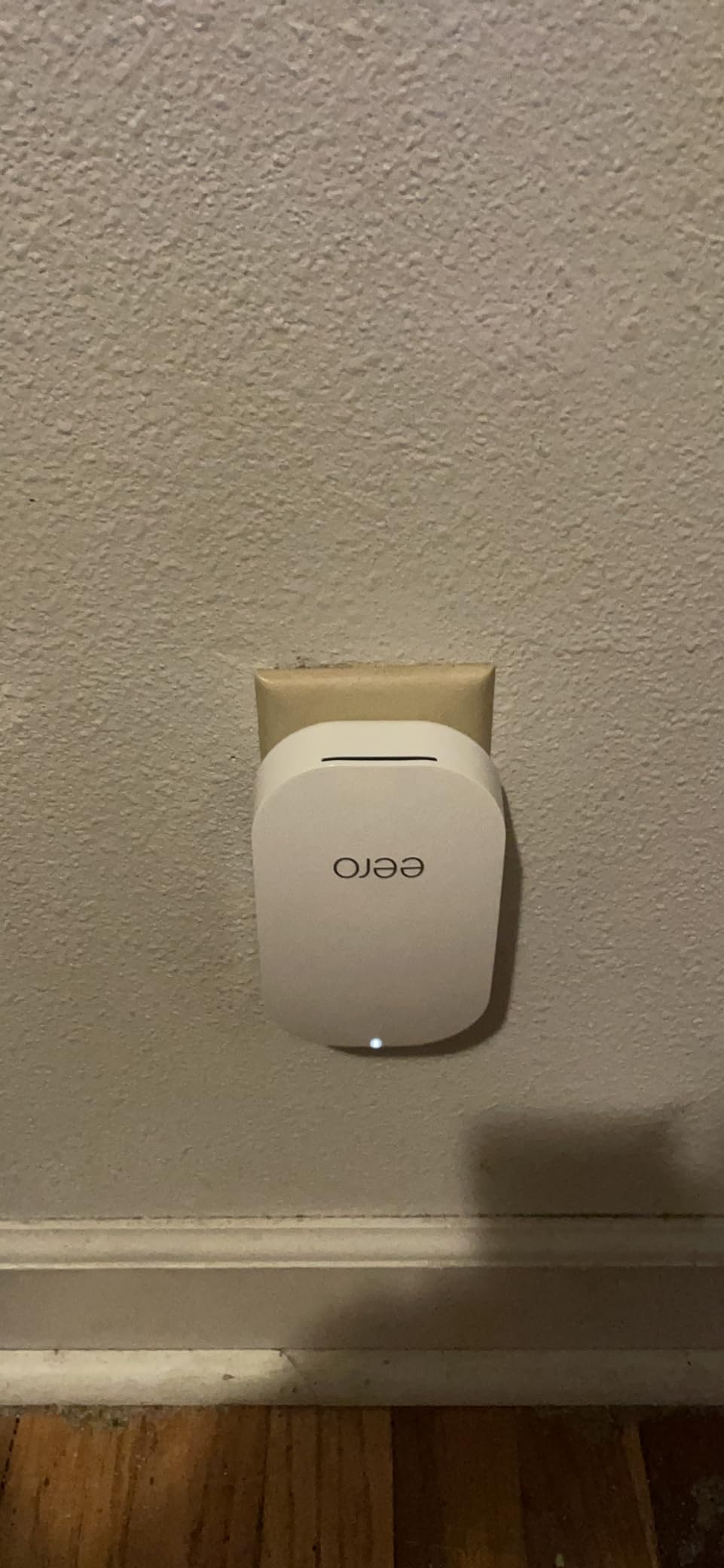 Amazon.com: Certified Refurbished Amazon eero Beacon mesh WiFi range ...