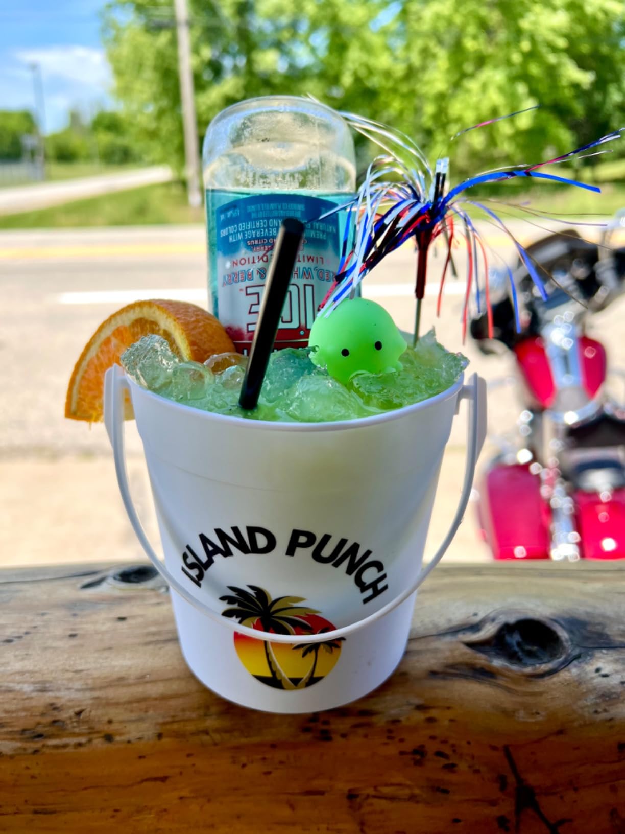 Amazon.com: Tipsy Umbrella Plastic Cocktail Rum Buckets For Drinks ...