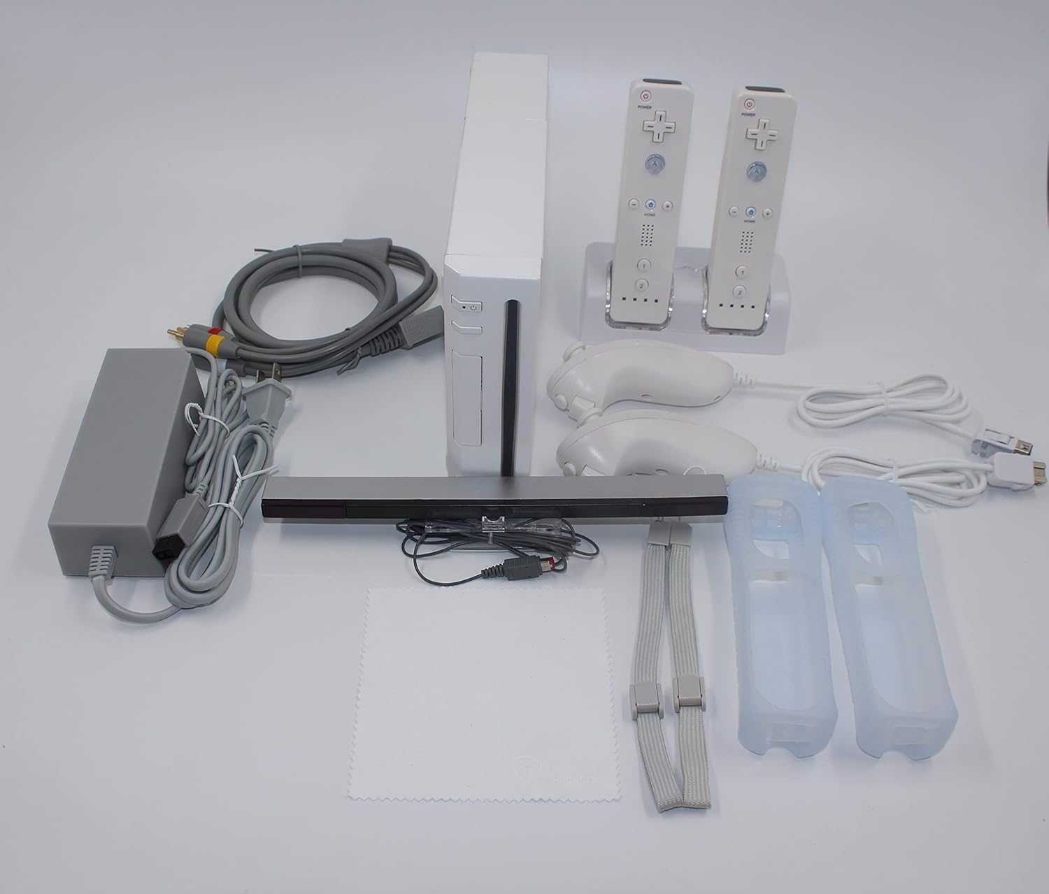 Amazon.com: Nintendo Wii Console, White Premium Bundle (Renewed ...