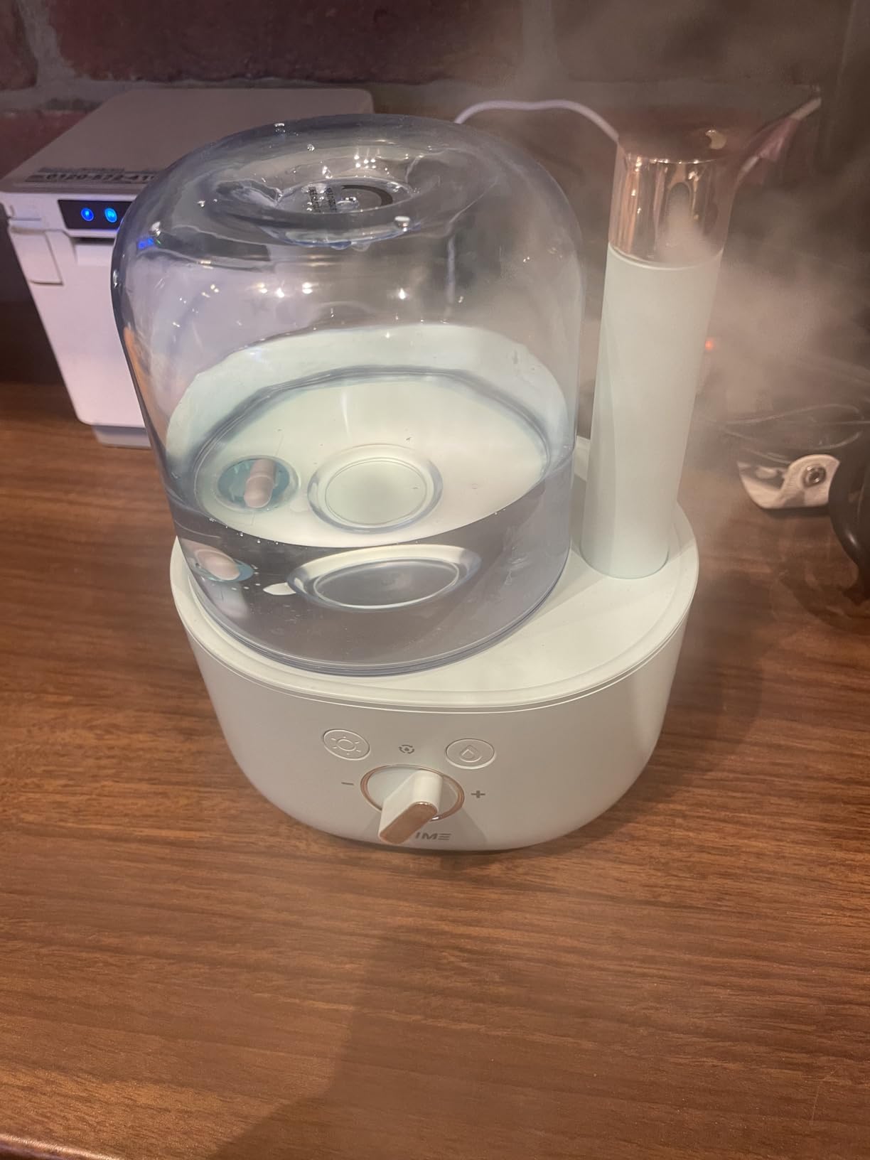 Amazon.co.jp: 加湿器 小型 卓上 【2WAY吹き出し口 & たつまき作り】 超音波加湿器 卓上加湿器 大容量 850ml 最大16時間連続加湿 4000mAh USB充電式 ...