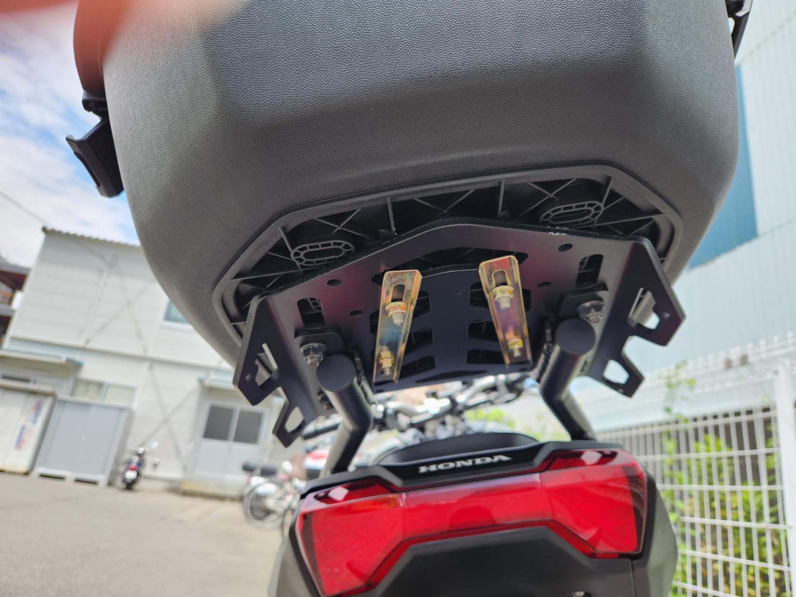 Amazon | Tonain 44L ブラックリアボックス テトップケース バイク フルフェイス バイク リアボックス (ブラック 1) | トップケース・リアボックス | 車＆バイク