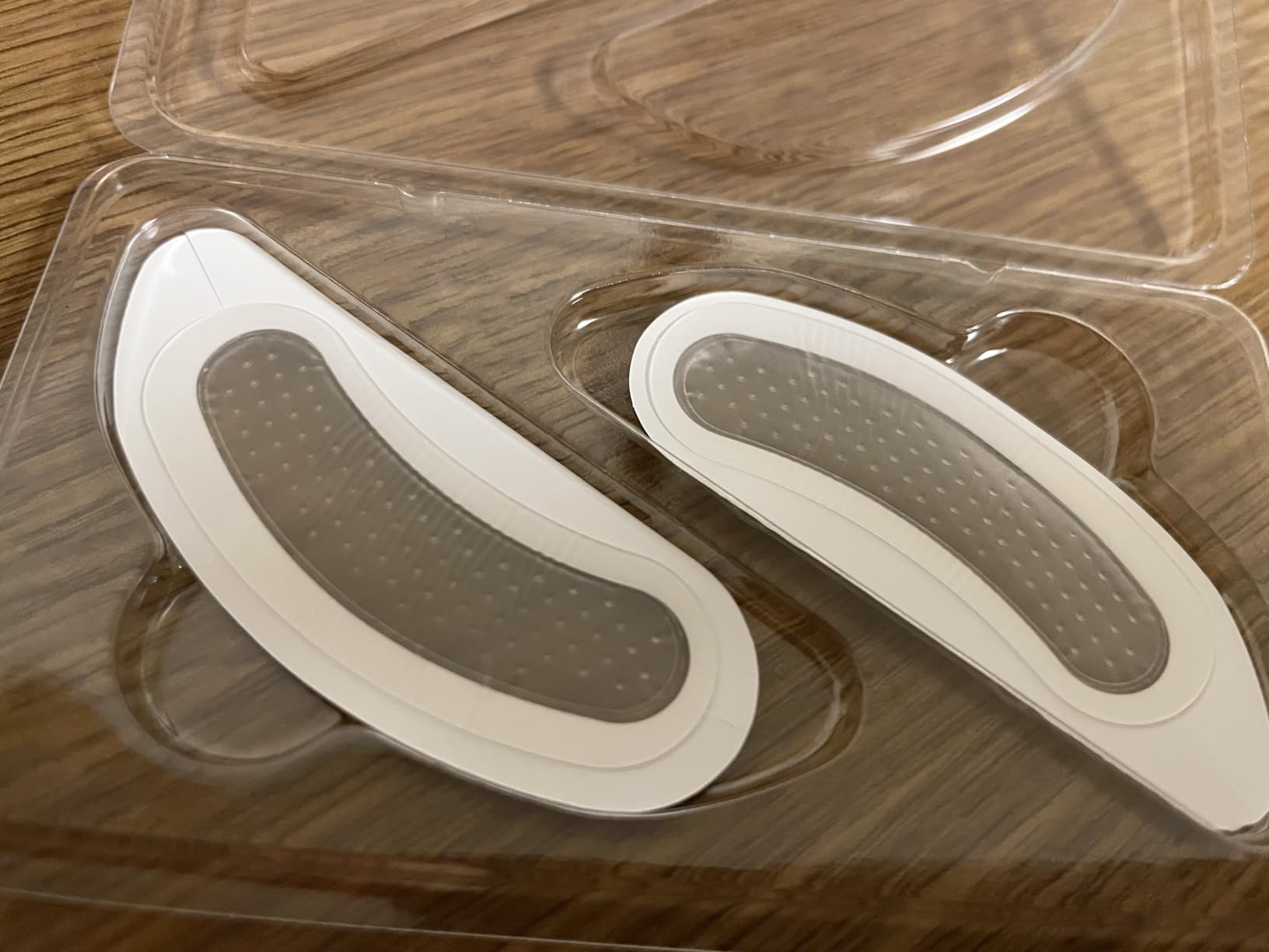 Amazon.co.jp: ILUS レチノールショット マイクロニードルパッチ 気になる目元 口元 ヒアルロン酸 3回分（6枚入り） : ビューティー