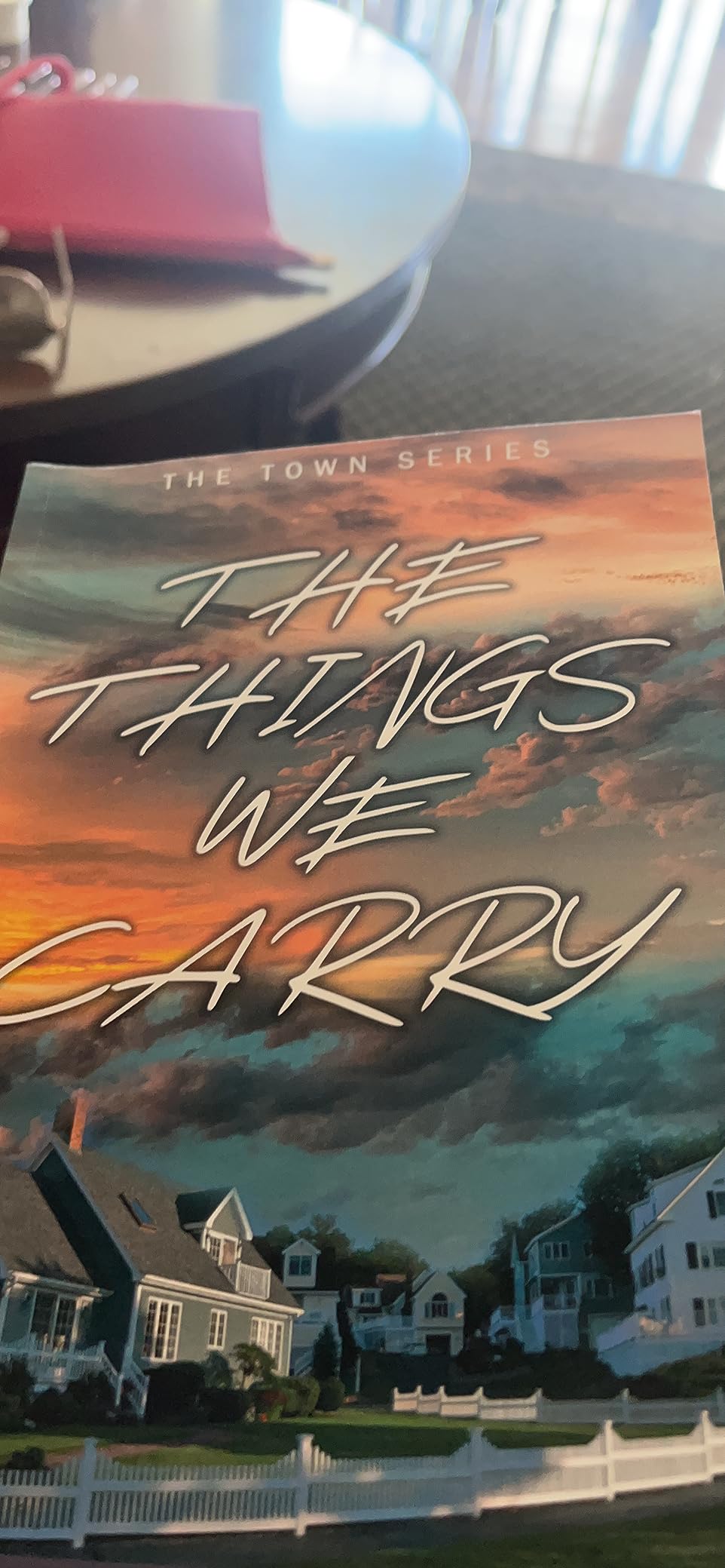 The Things We Carry (The Town): Anslinger, Kate: 9798397782395: Amazon ...