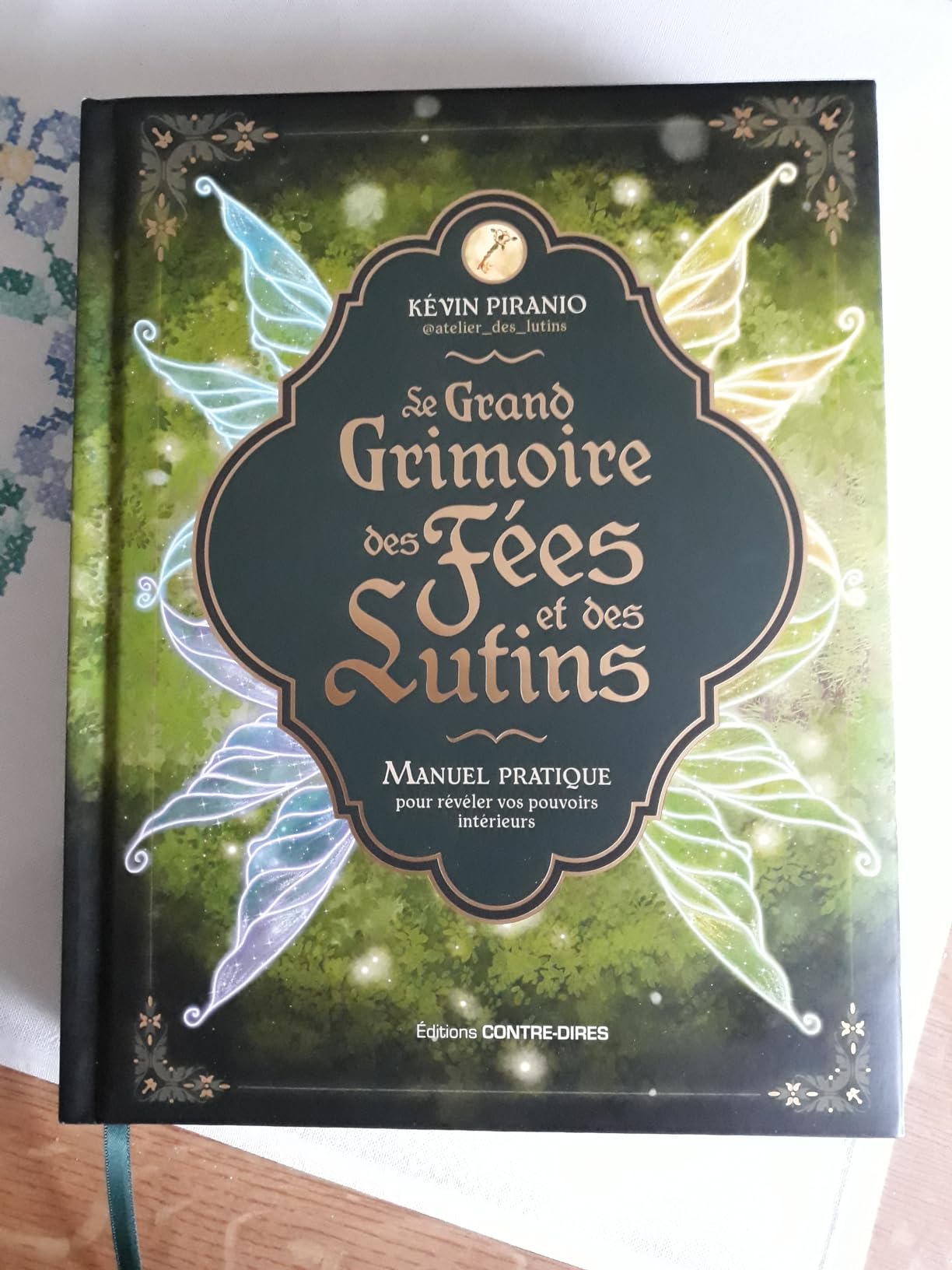 Amazon.fr - Le Grand Grimoire des fées et des lutins - Manuel pratique pour révéler vos pouvoirs ...