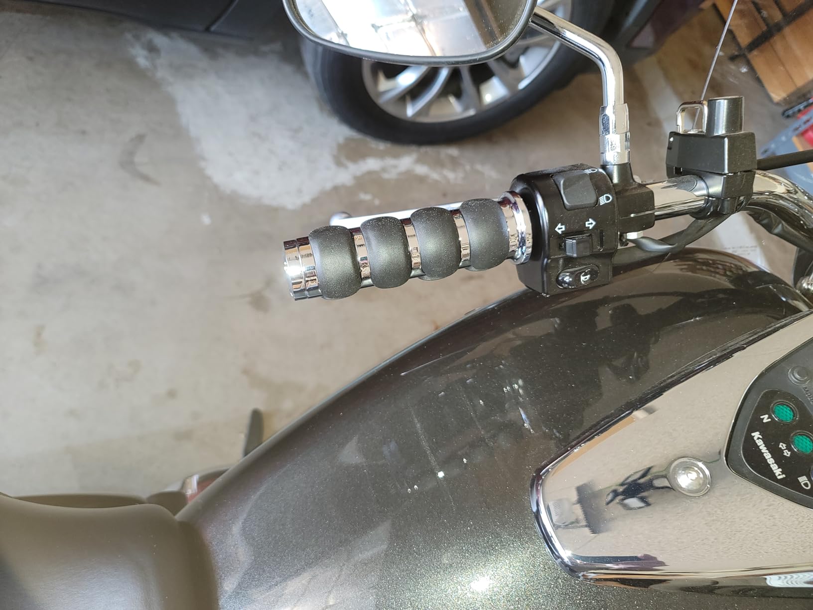 Amazon.com: EATAKWARD 1 Inch Motorcycle Handlebar Grips 25MM Universal ...