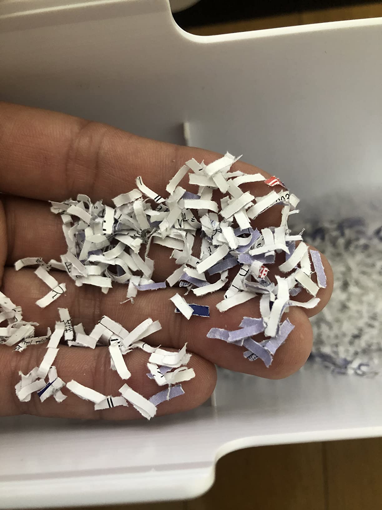 Amazon | アスカ Asmix A4卓上シュレッダー B05W 白 | 電動シュレッダー | 文房具・オフィス用品