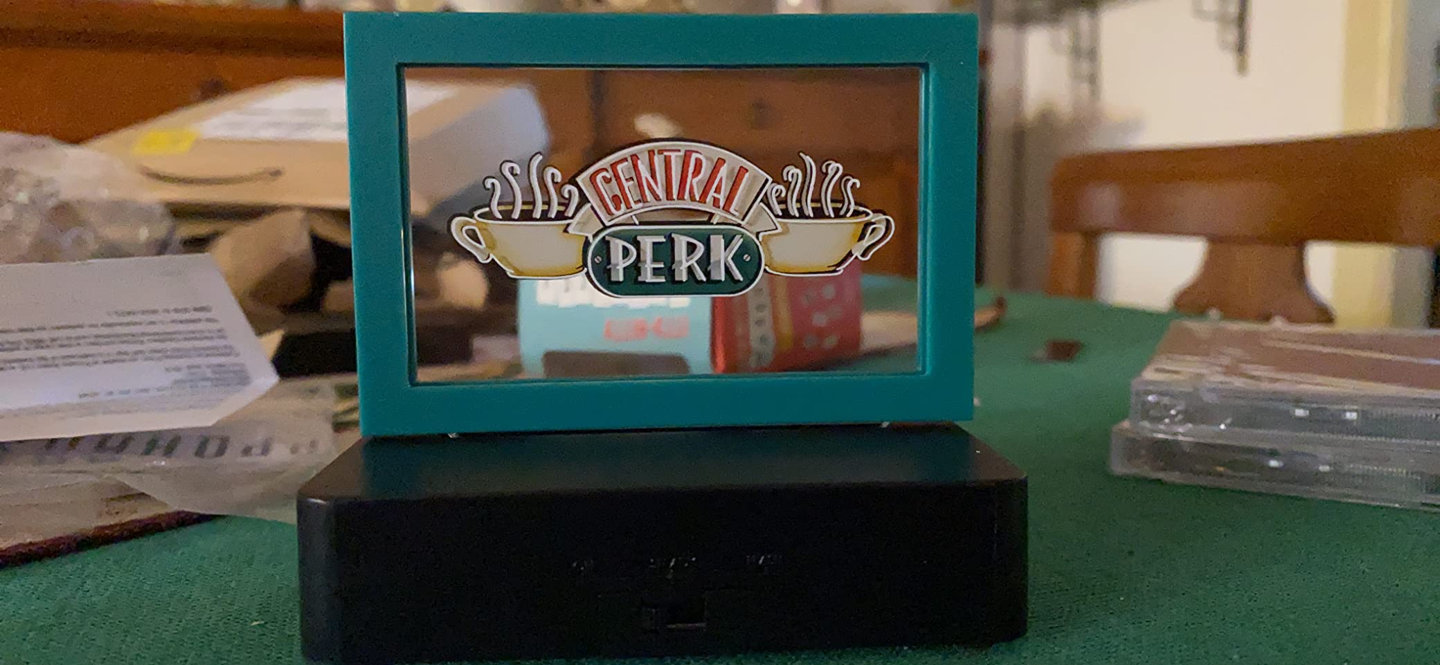 Friends: Central Perk Light-Up Sign : Morgan, Michelle: Amazon.it: Libri