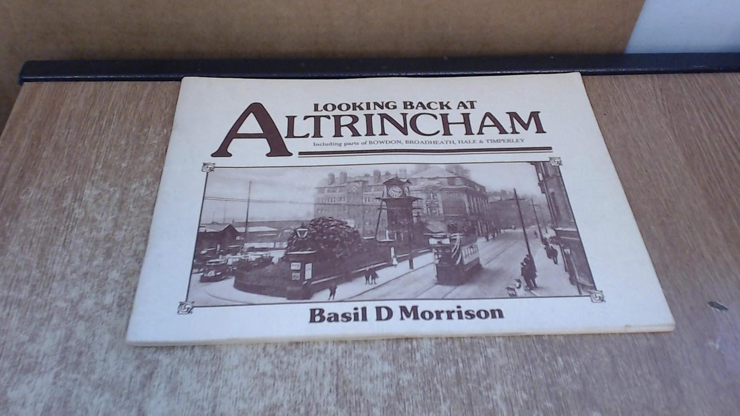 Looking Back at Altrincham: Basil D. Morrison: 9780950604350: Amazon ...