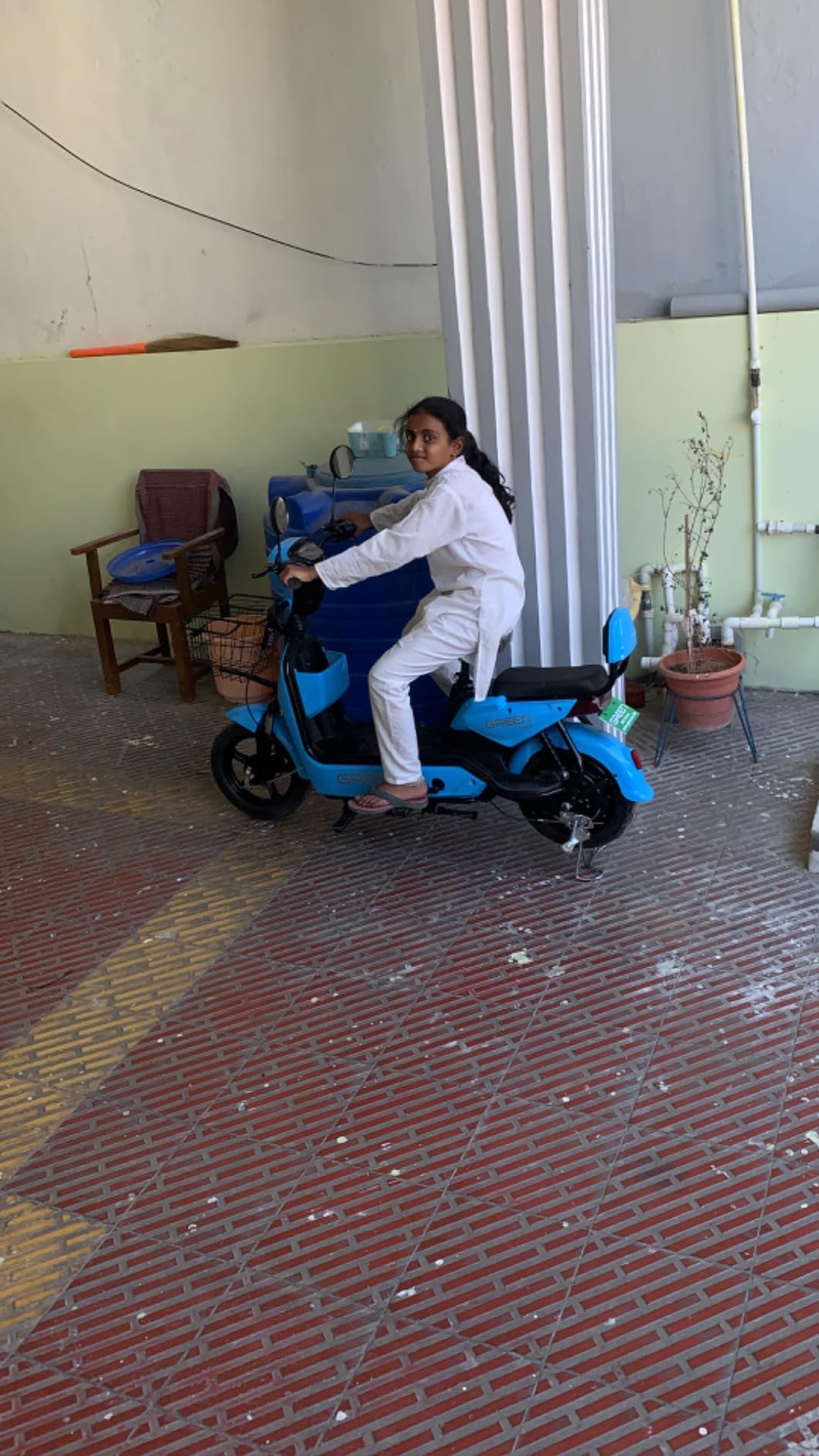 Green Udaan Electric Scooter for adults commuter with portable ...