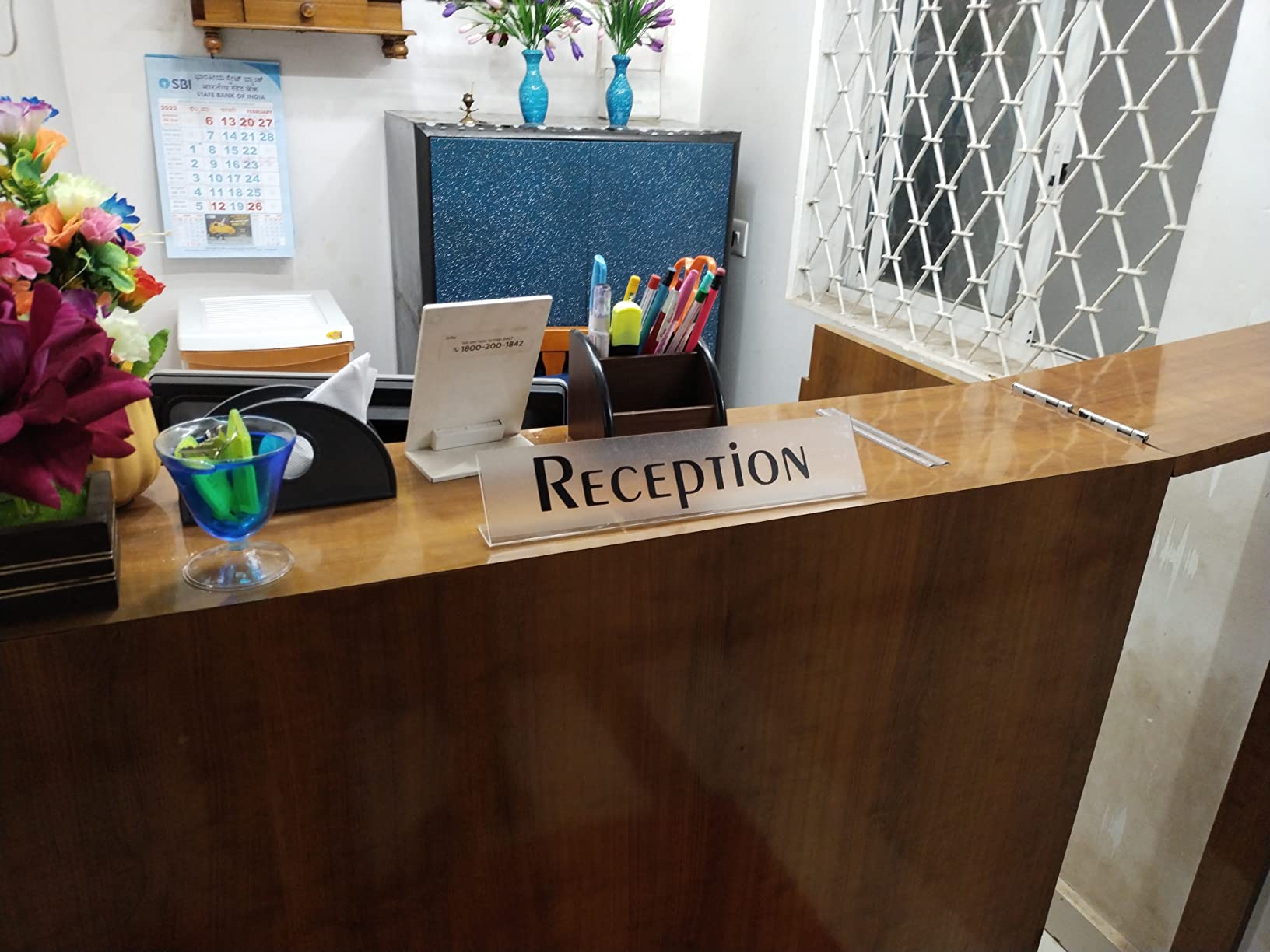 SIGNOOGLE Reception Acrylic Stand Sign Board for Hotel Restaurant Mall ...