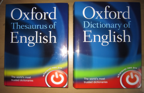 Oxford Dictionary and Thesaurus of English 2 Book Set: Amazon.co.uk ...