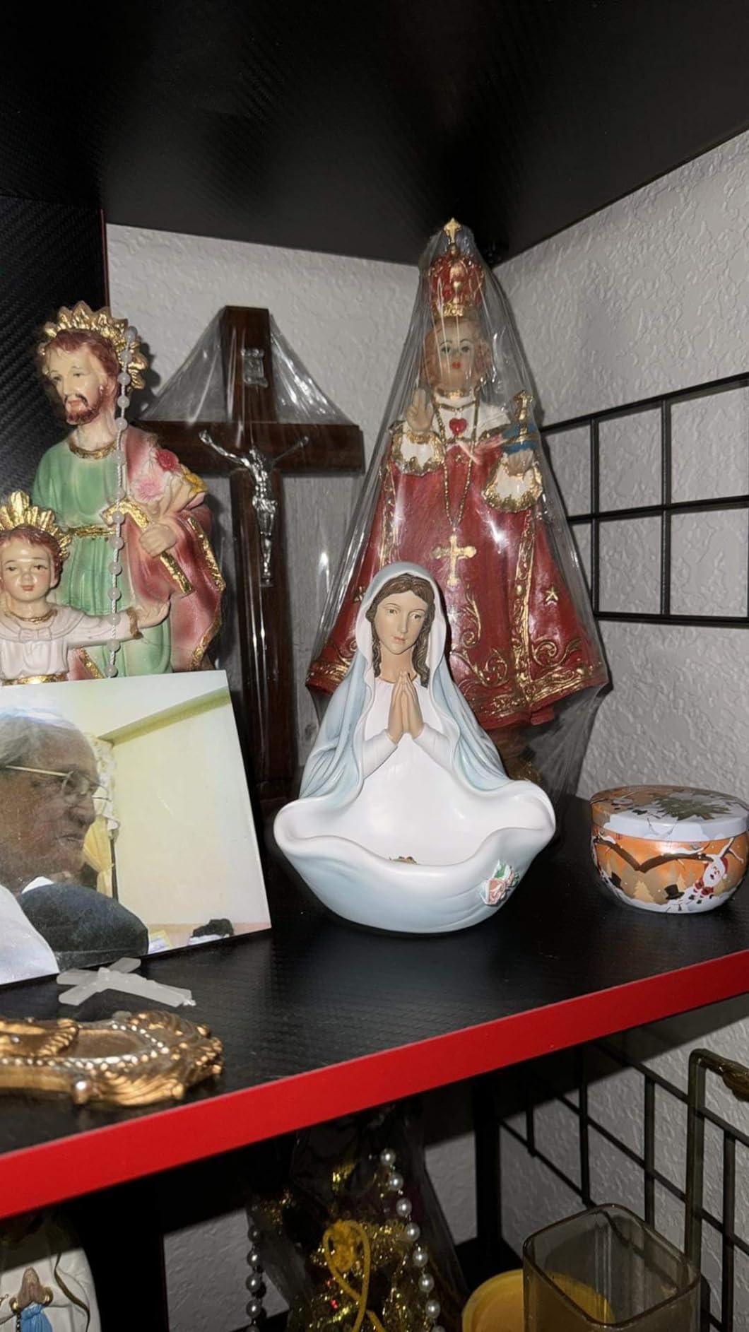 Amazon.com: Vineyard Carvings Virgin Mary Rosary Holder - Lourdes ...