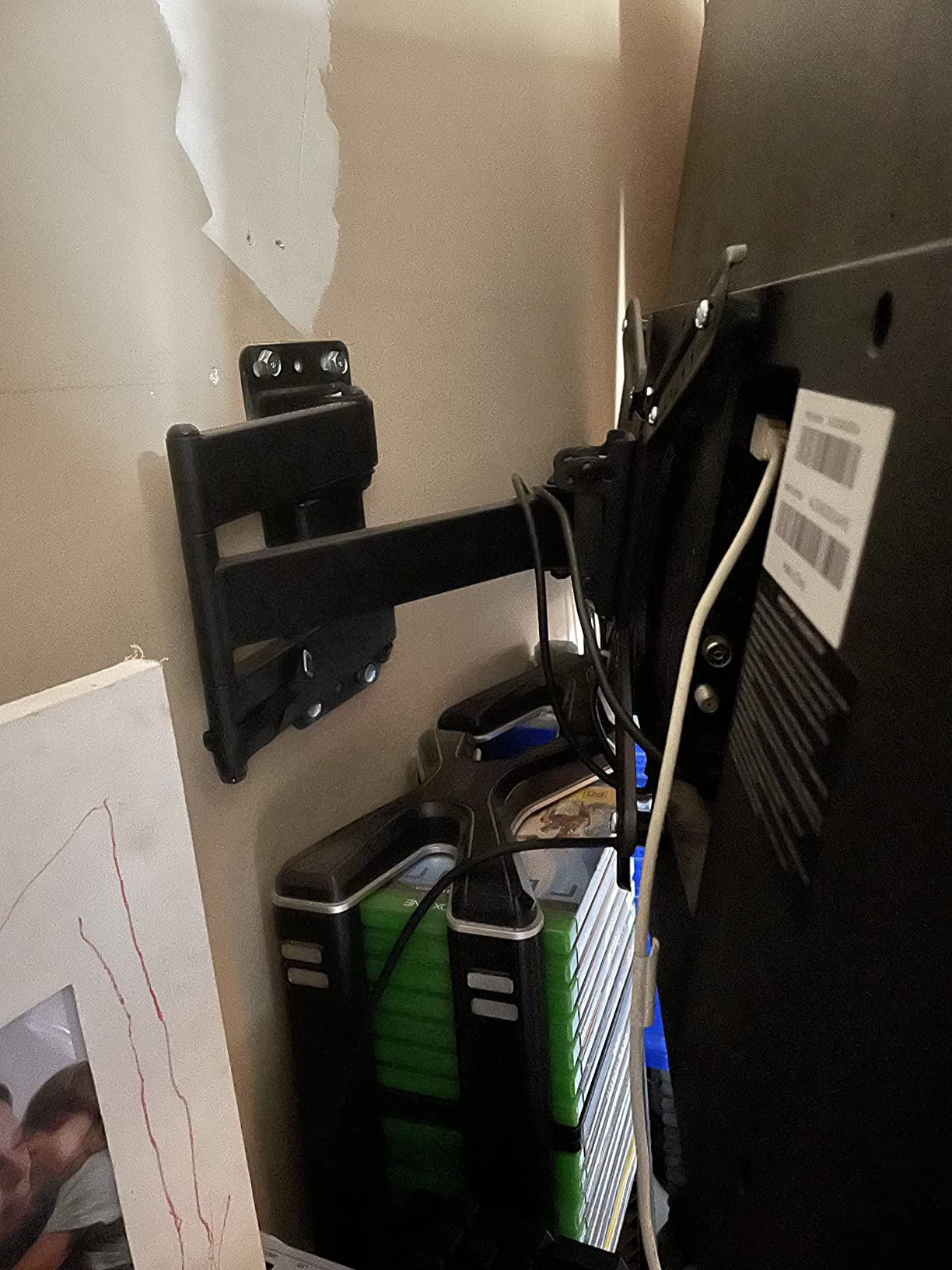 Mounting Dream Lockable TV Wall Mount for 17-43 inch TV, TV Mount for ...