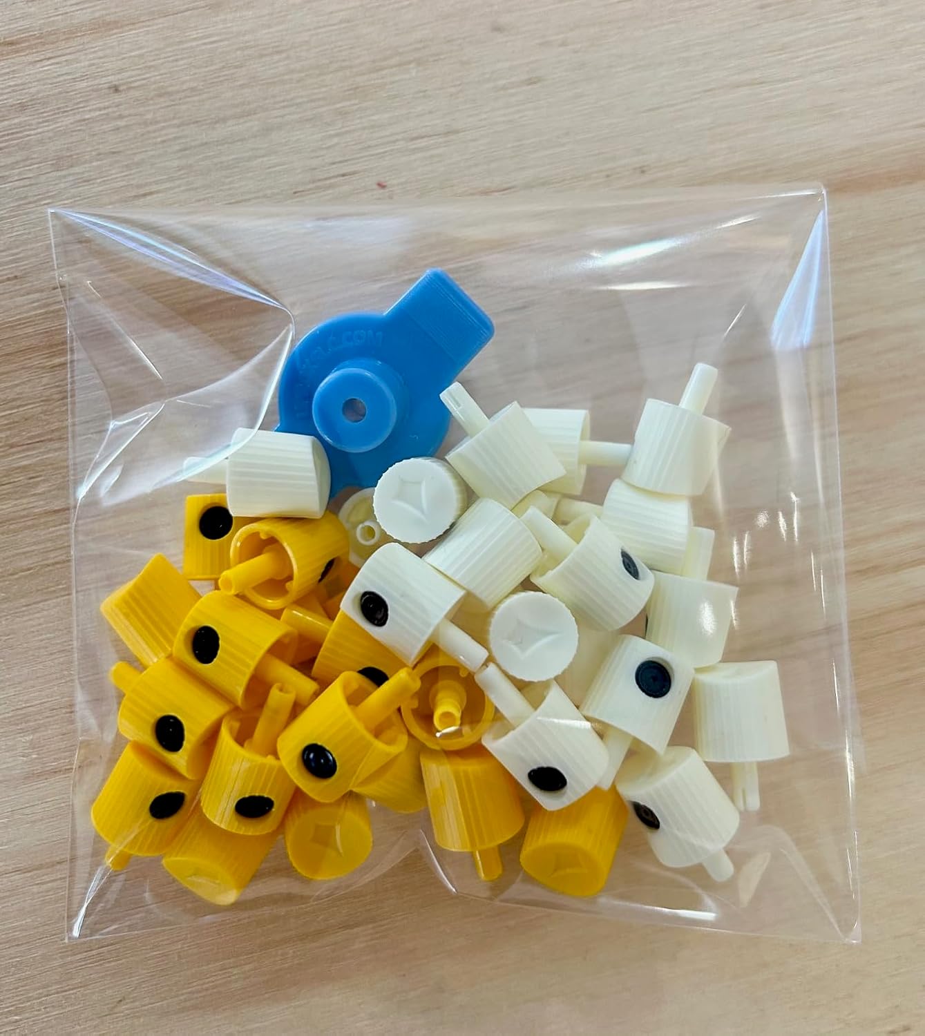 Spray paint caps mixed bag 20 NY fat caps 20 Legos thin caps 1 uprok ...