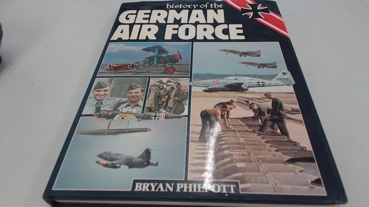 History of the German Air Force: Philpott, Bryan: 9780831742089: Amazon ...