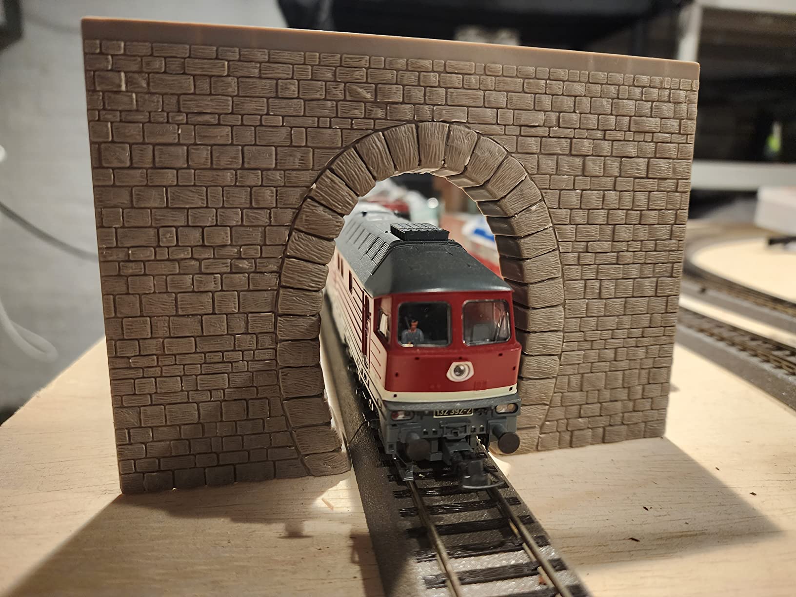 Amazon.com: Busch 7022 Tunnel Portal with Wing 1trk HO Scenery Scale ...