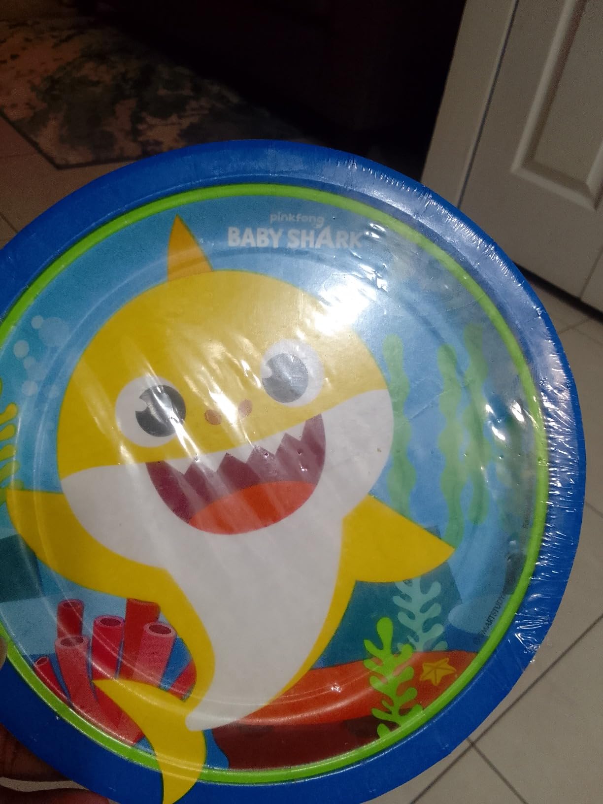 Amazon.com: Baby Shark Round Plates, 7" (8-Pack) - Delightful Fun ...