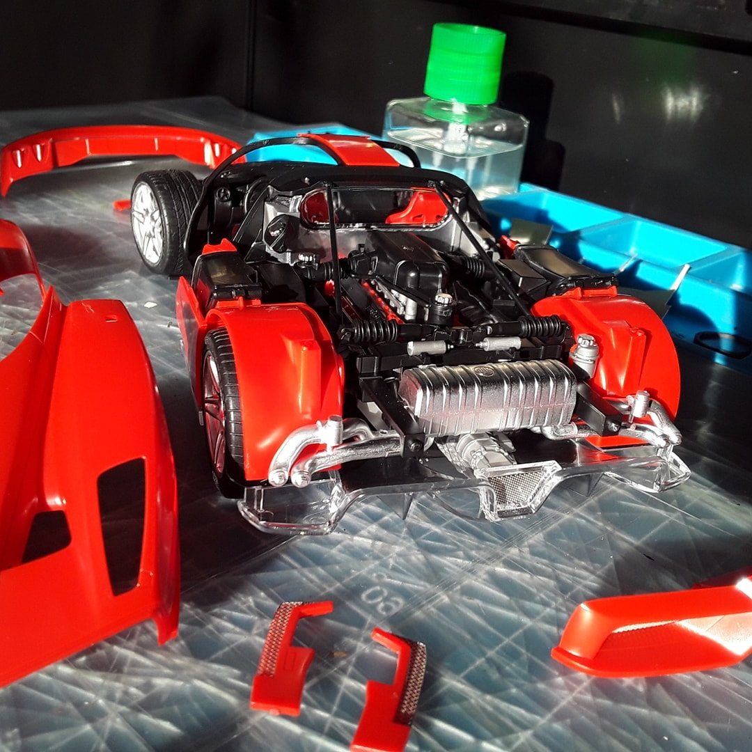 Amazon.com: Tamiya Enzo Ferrari with Detailed Parts 1/24 Scale Model ...