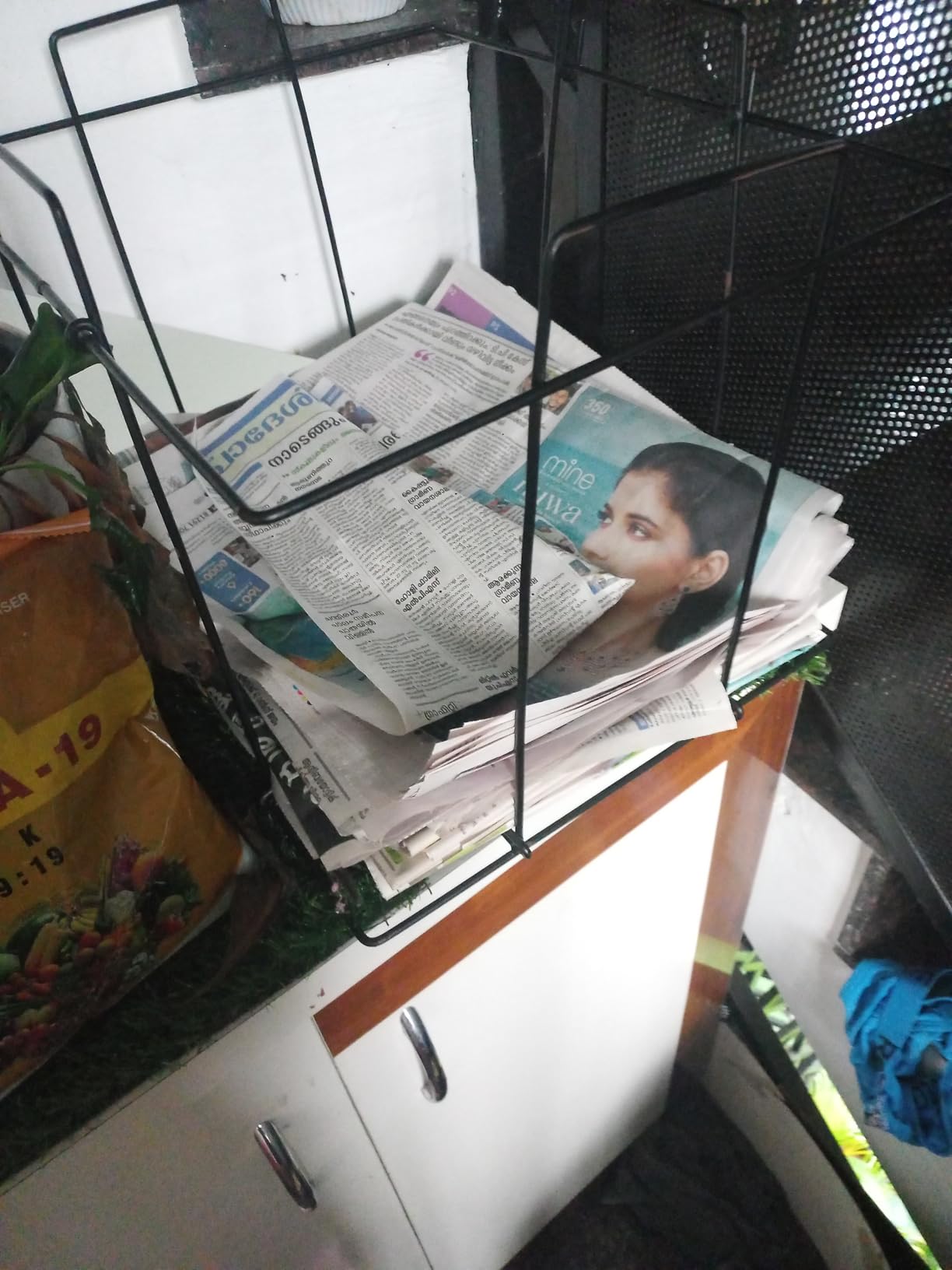 CRAFTCASTLE Multipurpose Cast Iron Folding Newspaper Holder Bin for ...