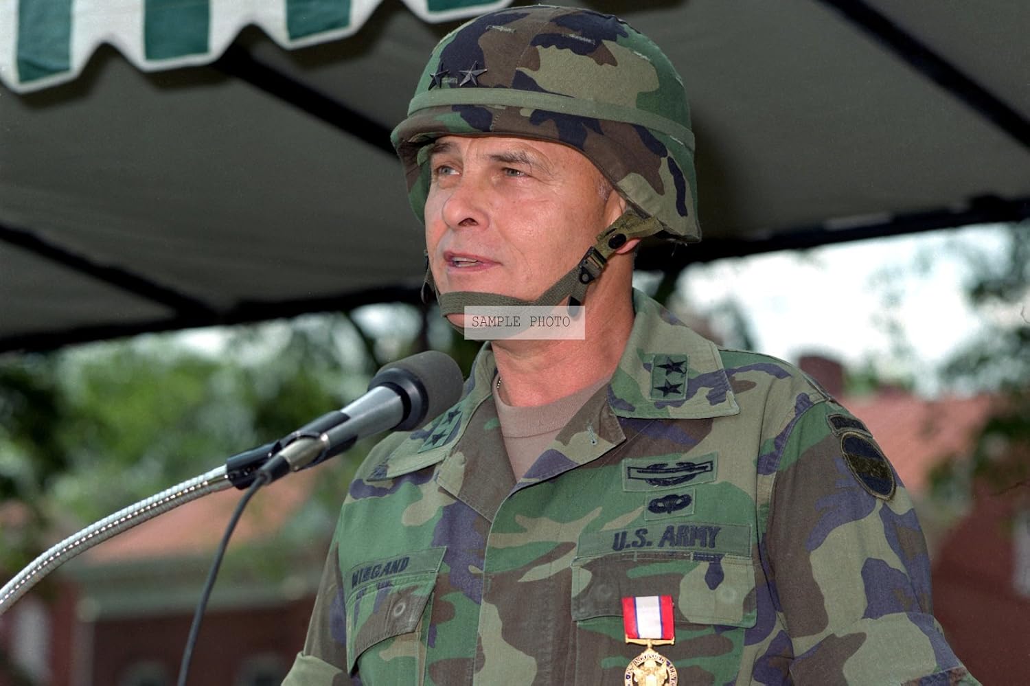 Amazon.com: Photo MGEN Robert D. Wiegand, outgoing Forces Command ...