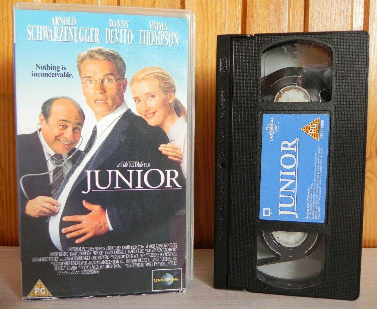 Junior [VHS] : Arnold Schwarzenegger, Danny DeVito, Emma Thompson ...