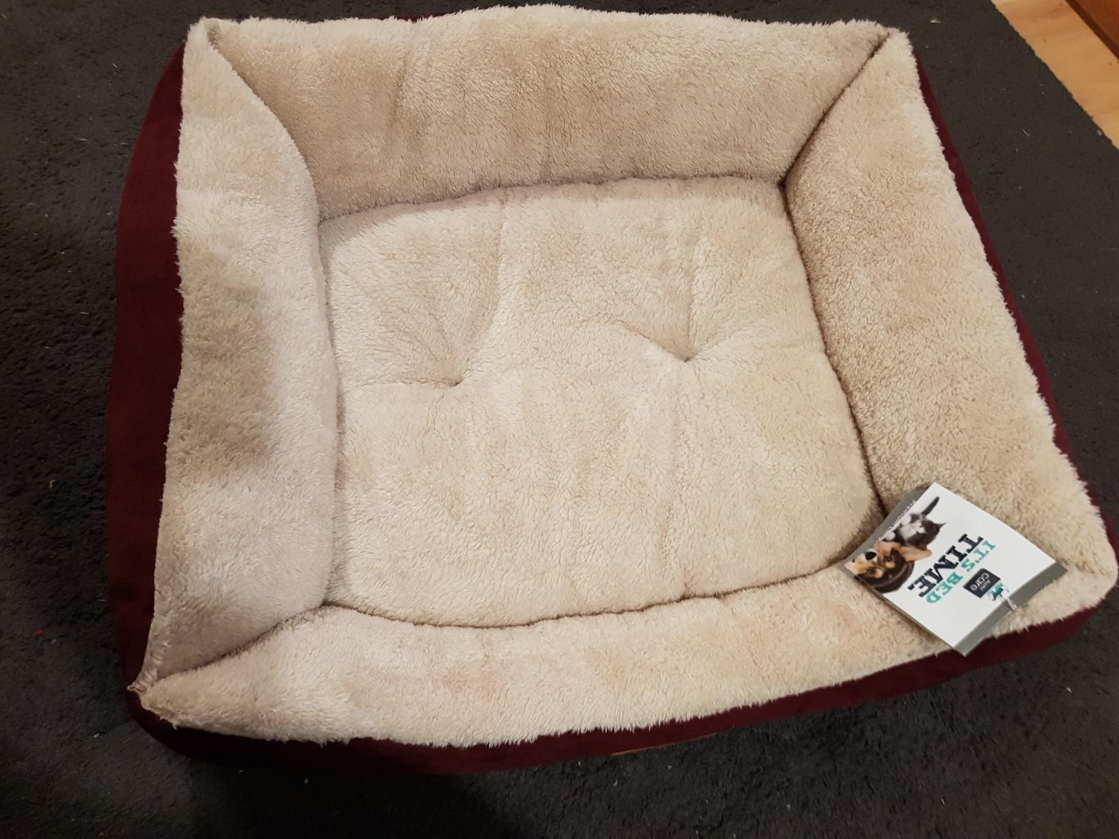 Its Bed Time Plush Dozer Rectangle Dog Bed, Red, Medium : Amazon.com.au ...