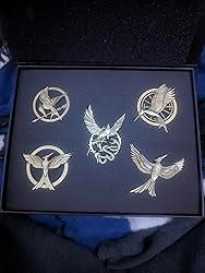 Amazon.com: The Hunger Games Pins Collectors Edition Gift Set ...