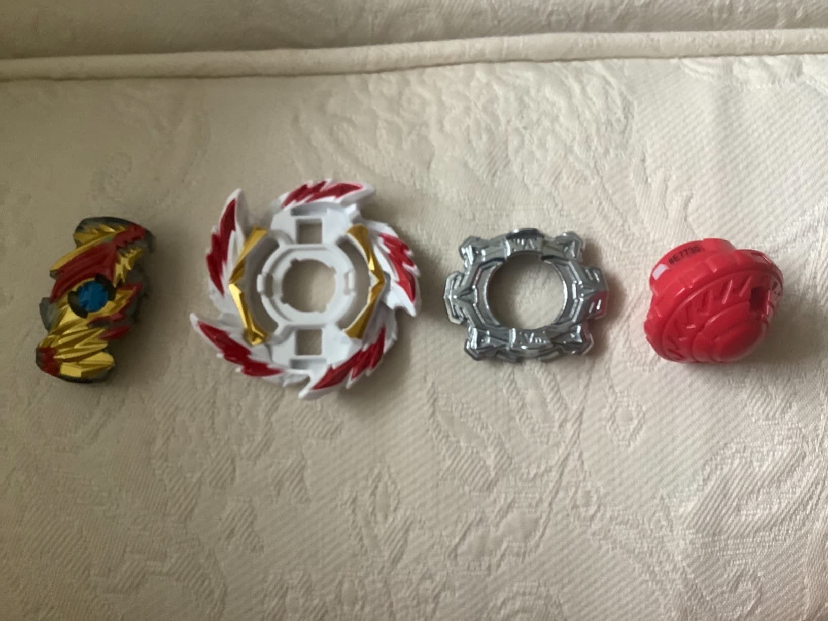 Amazon.com: Beyblade Burst Rise Hypersphere Dual Pack Erase Devolos D5 ...