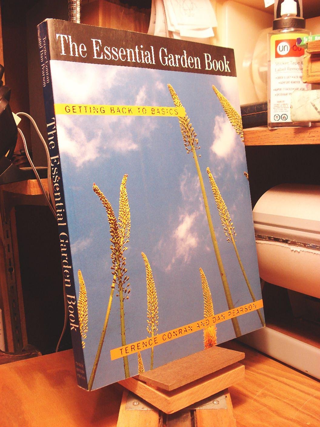 Amazon | The Essential Garden Book | Conran, Terence | Garden Design