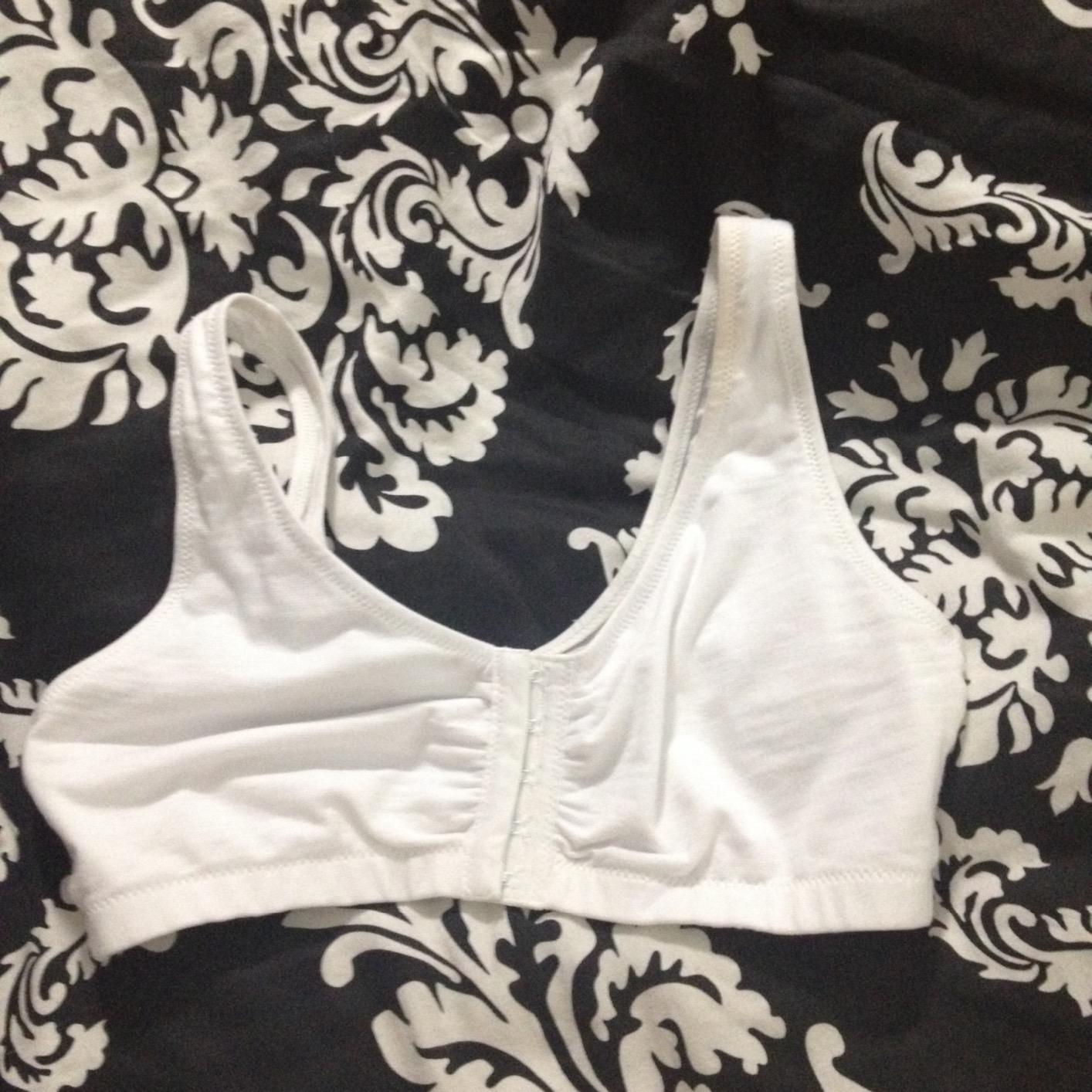 Bestform Women's Front Close Sports Bra at Amazon Women’s Clothing store