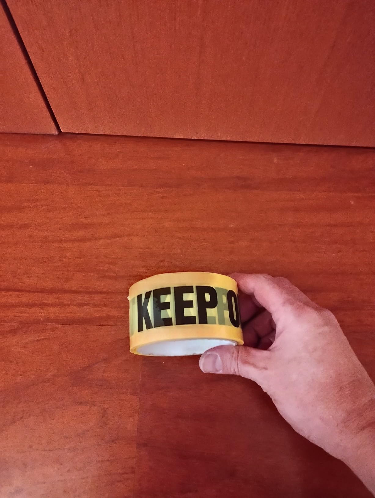 Amazon.co.jp: KEEP OUT 立入禁止 テープ 規制テープ バリケードテープ 警告テープ 粘着性弱 D・STONE (KEEP OUT): 産業・研究開発用品