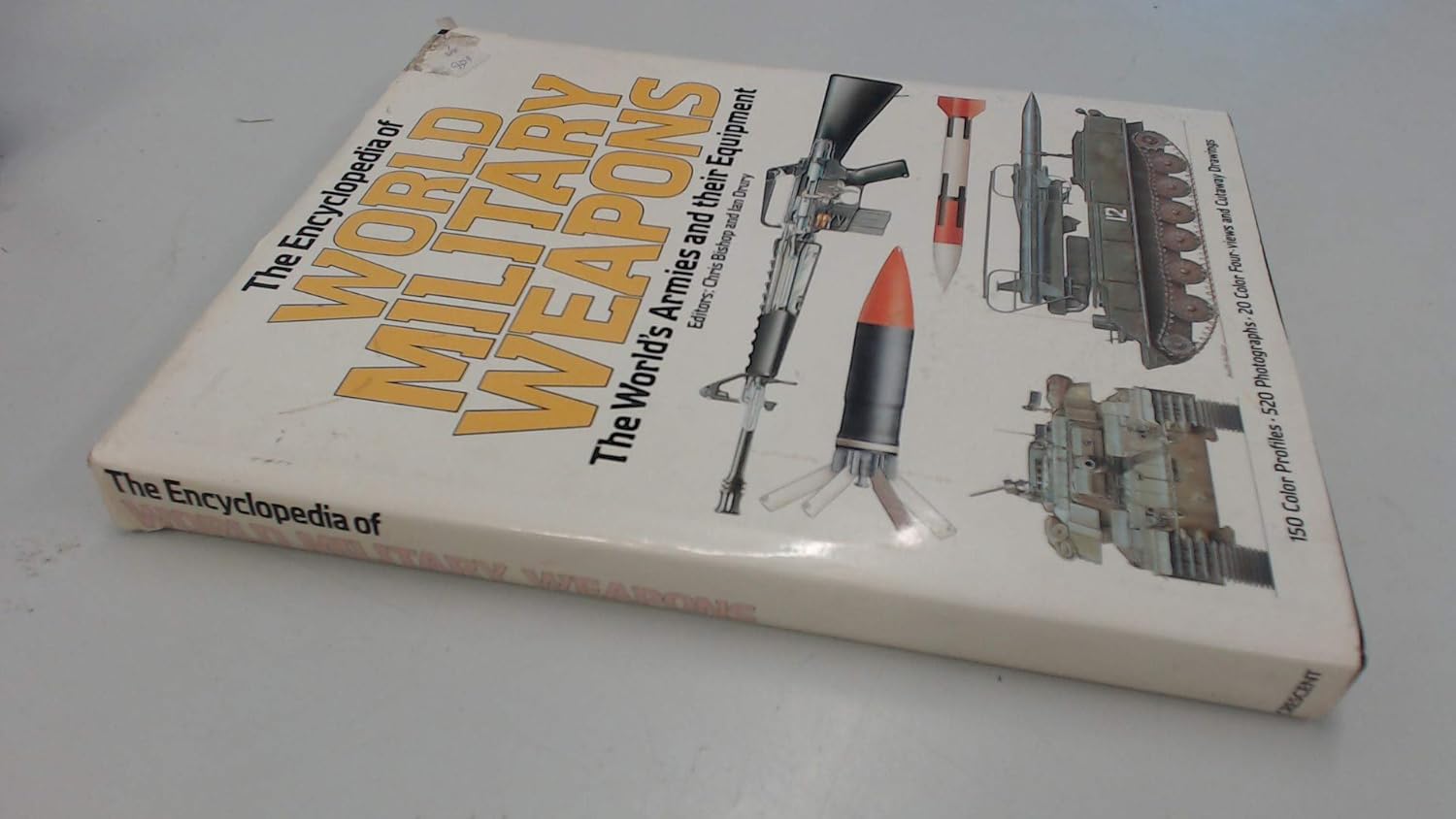 Encyclopedia Of World Military Weapons: Cullen, Tony: 9780517653418 ...