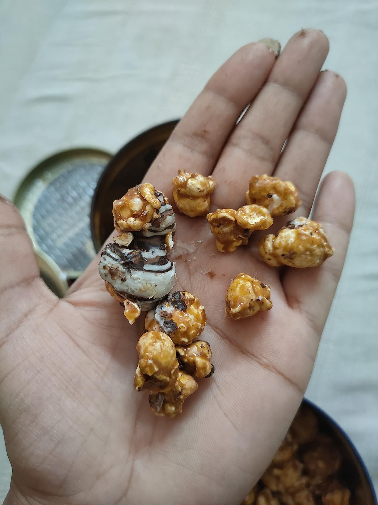 4700BC Gourmet Popcorn, Combo box, 325gm (3 Tins: 1 Hawaiian Barbeque ...