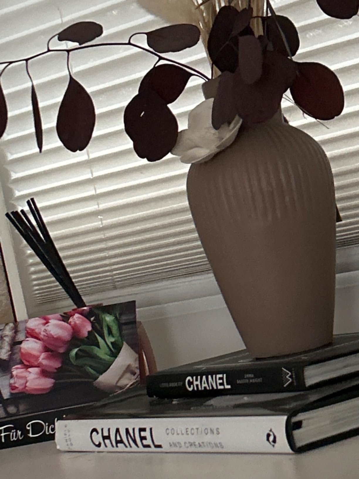 Little Book of Chanel: New Edition (Little Books of Fashion) : Baxter ...