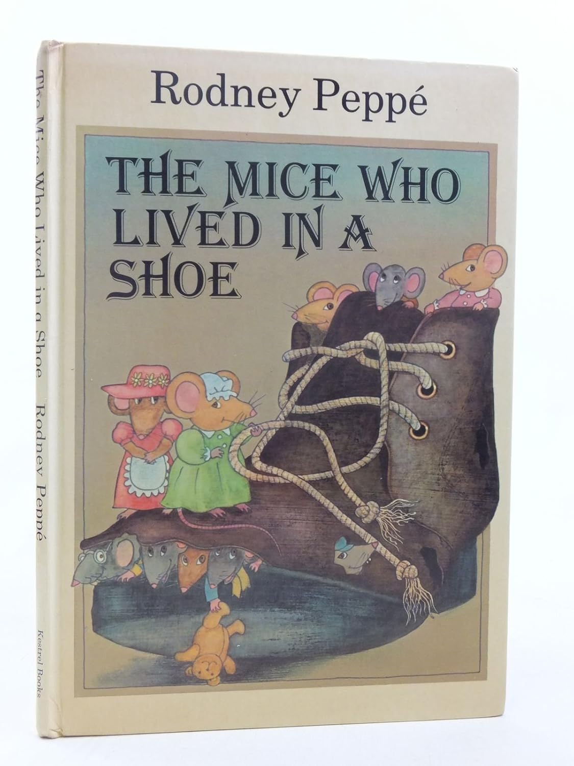 The Mice Who Lived in a Shoe (Viking Kestrel picture books): Amazon.co ...