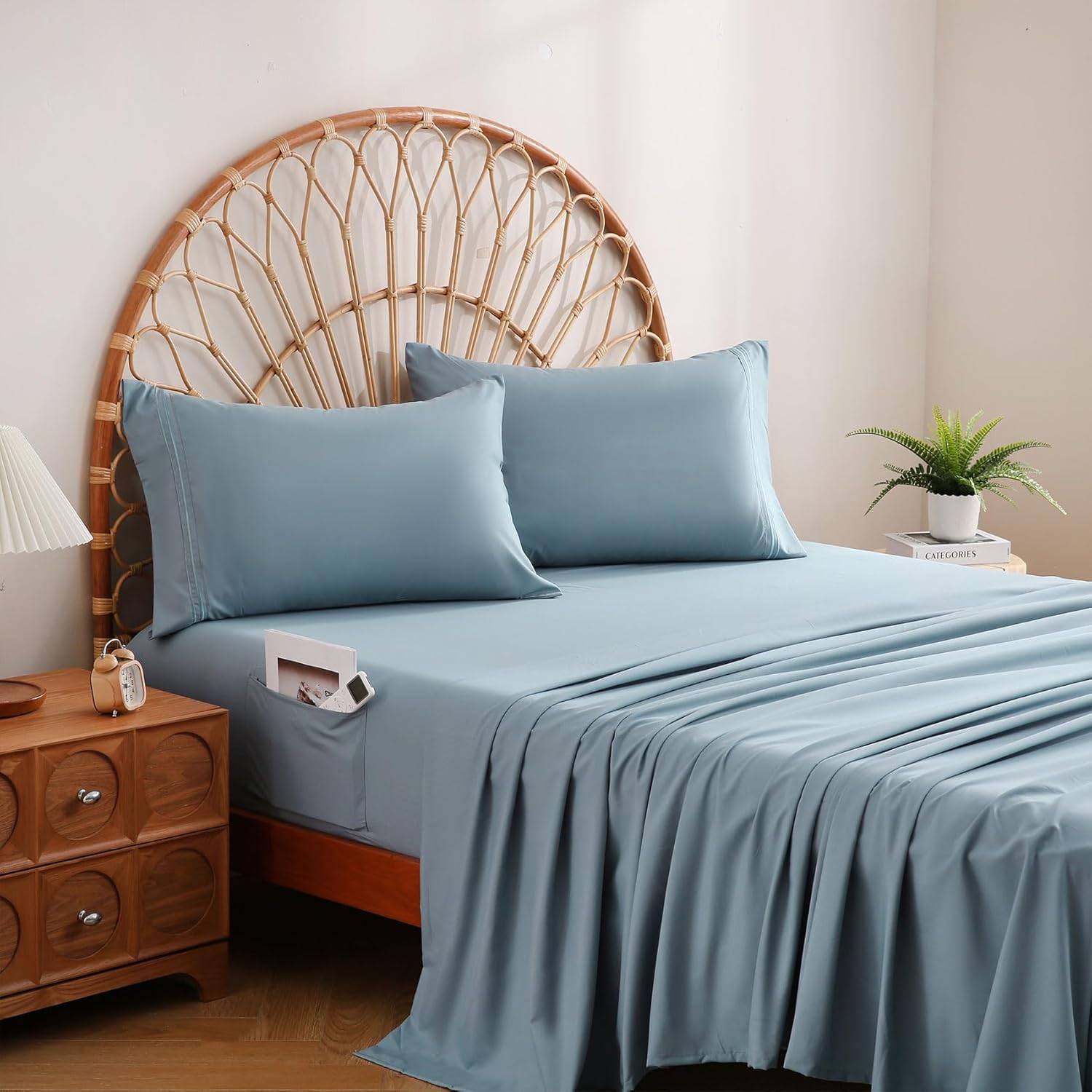 Amazon.com: JSD Blue Queen Sheet Set with Side Pocket Corner Straps, 4 ...