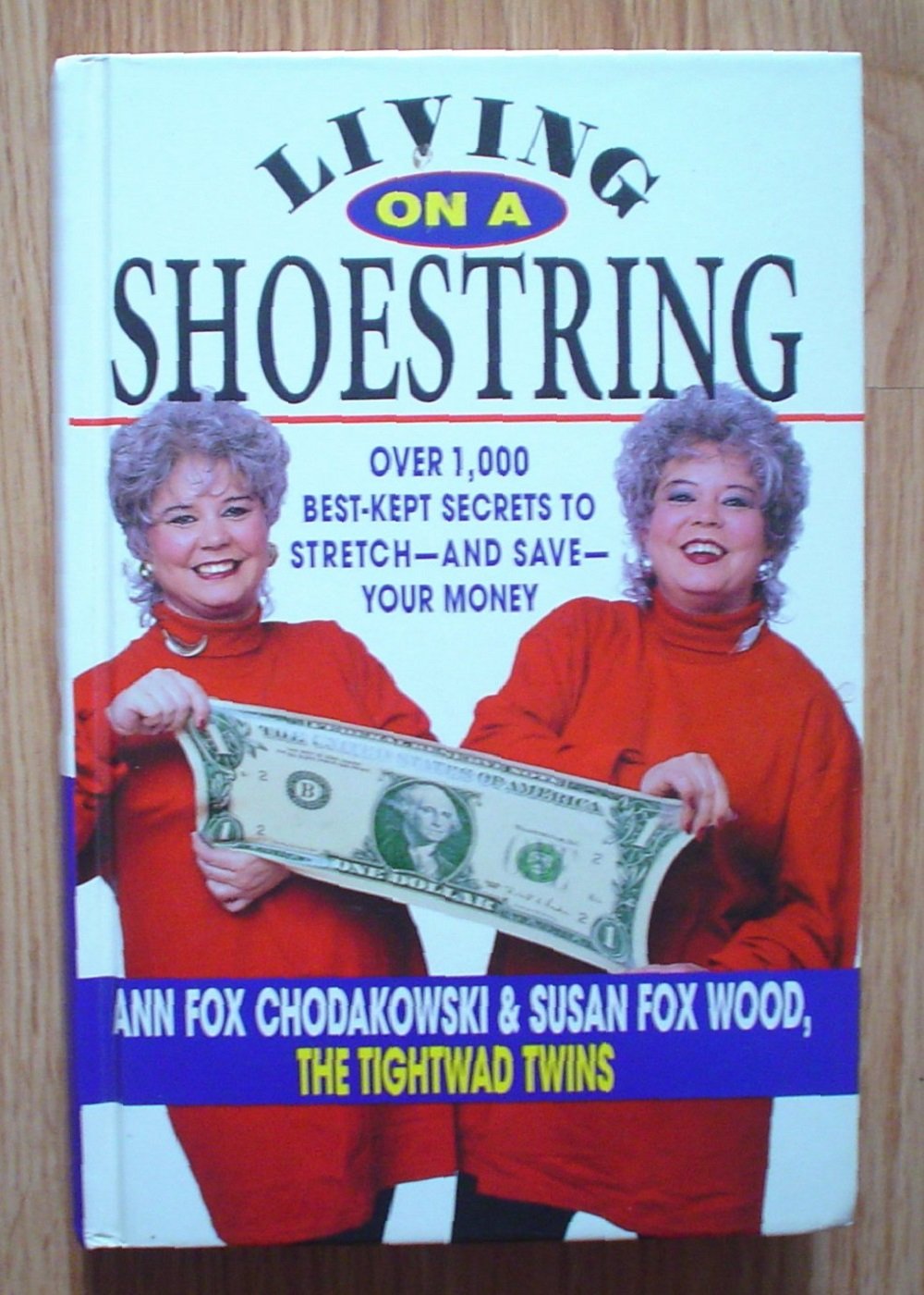 Living On A Shoestring: n/a: 9781568656663: Amazon.com: Books