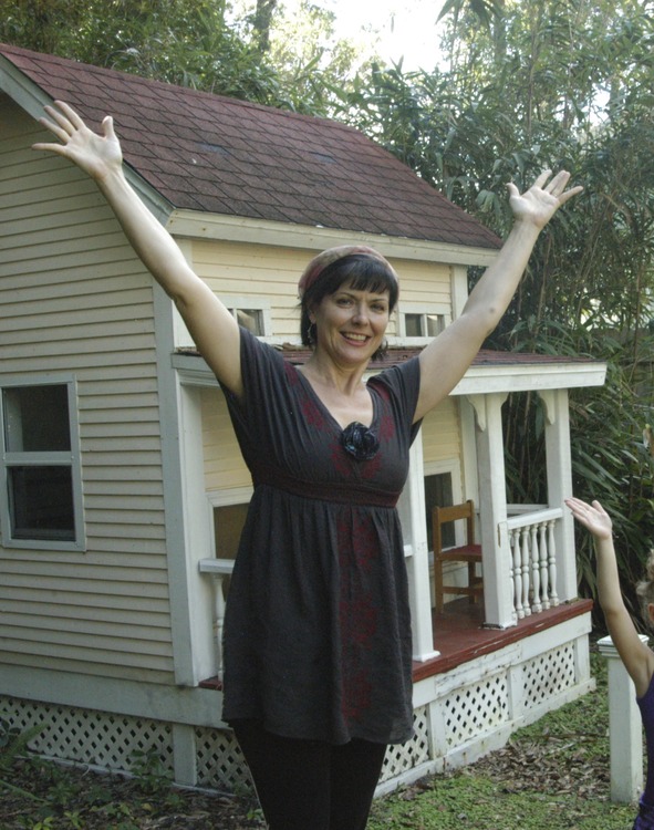 Amazon.in: Sydney Solis: books, biography, latest update