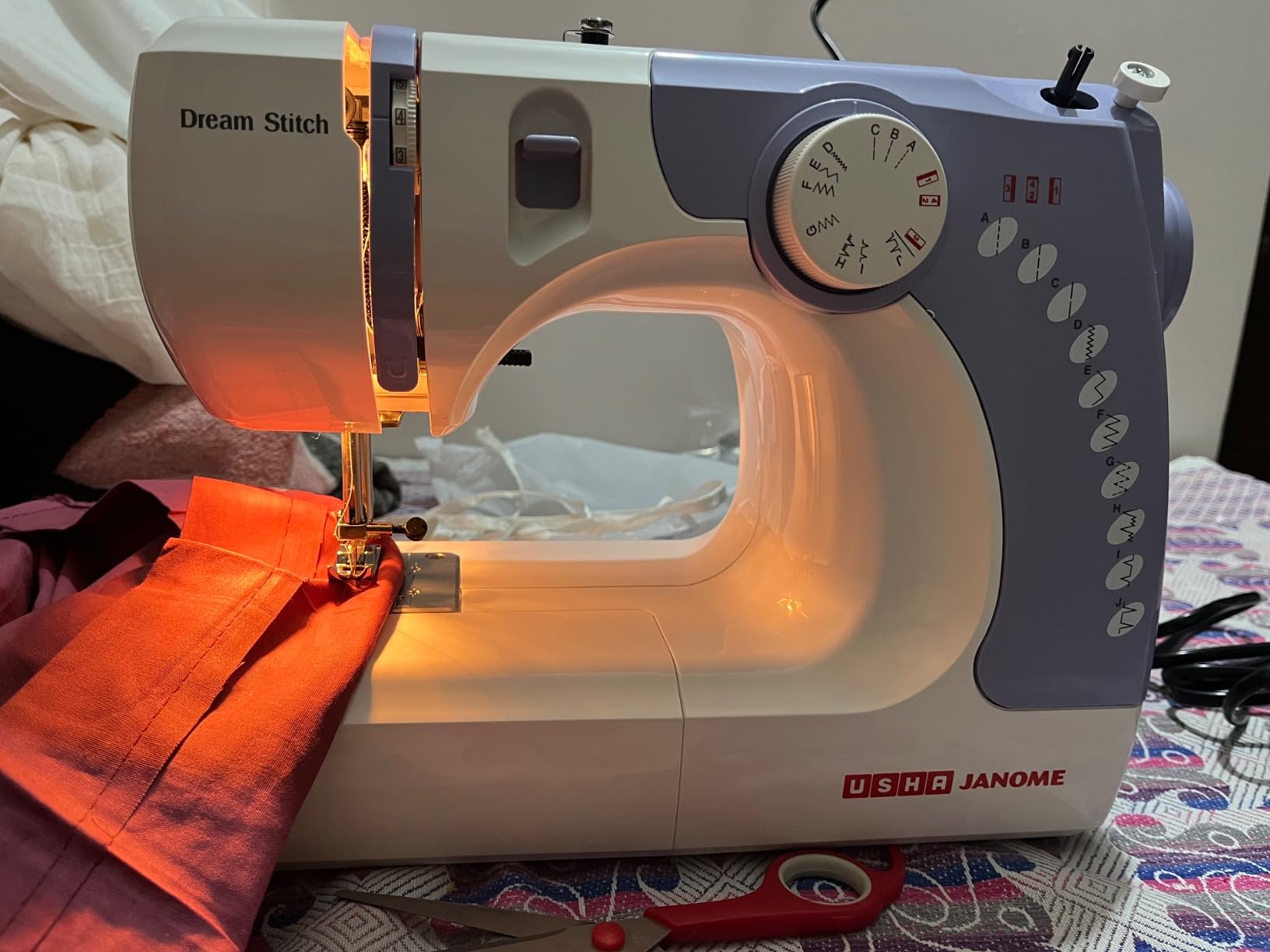 Usha Janome Dream Stitch Automatic Zig-Zag Electric Sewing Machine ...